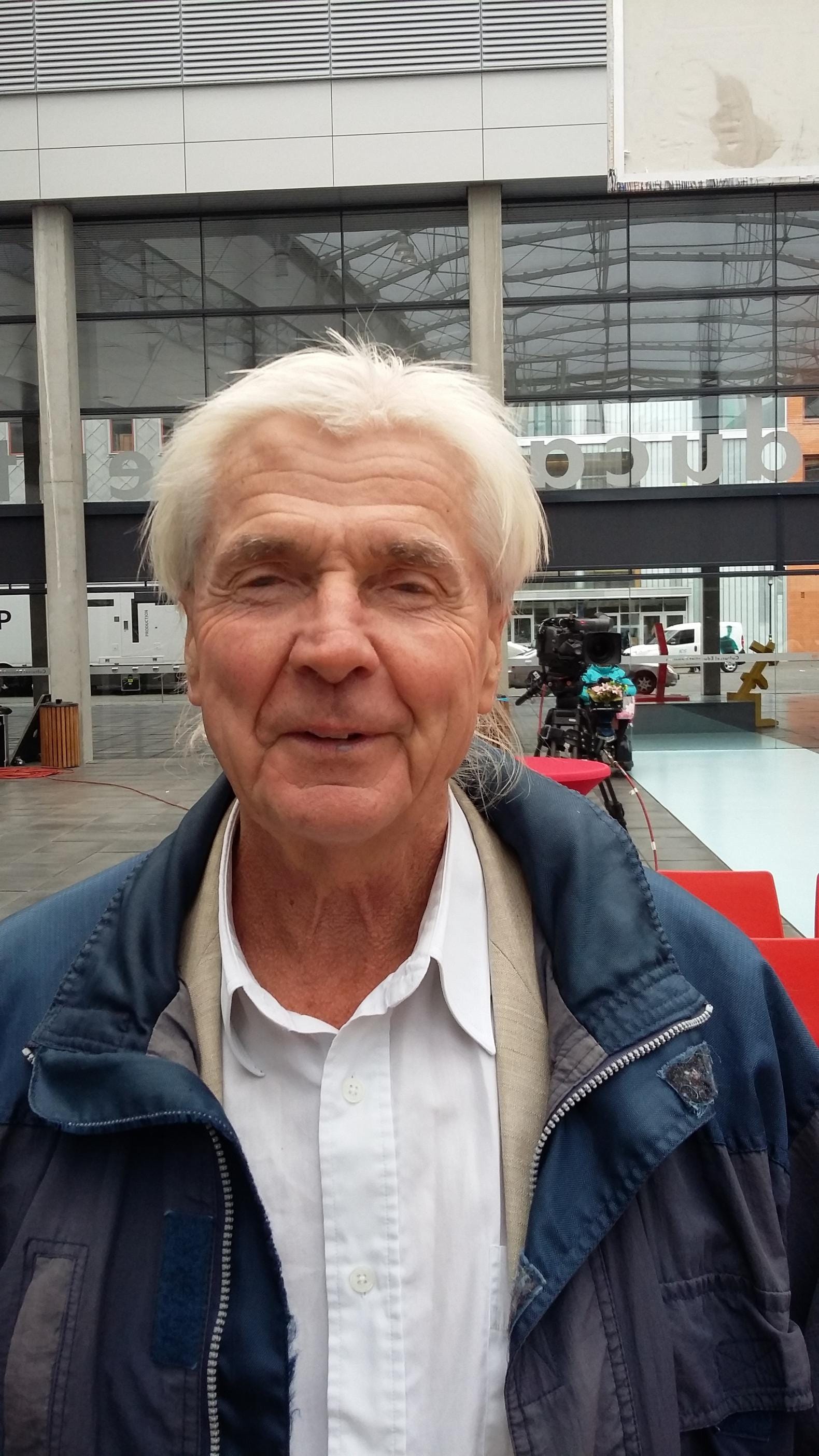 Zo stond Amsterdam stil bij de Bijlmerramp van 25 jaar geleden | Het Parool