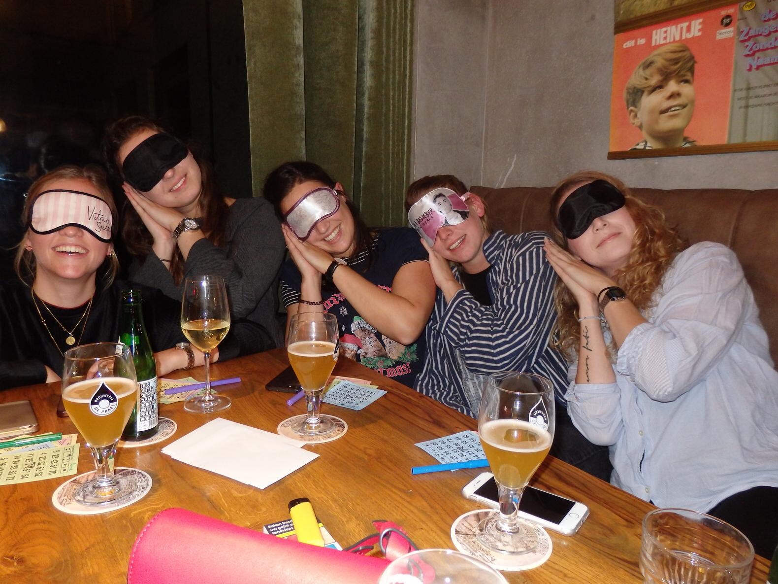 Amsterdam slaapt in een joggingbroek van Adidas | Het Parool