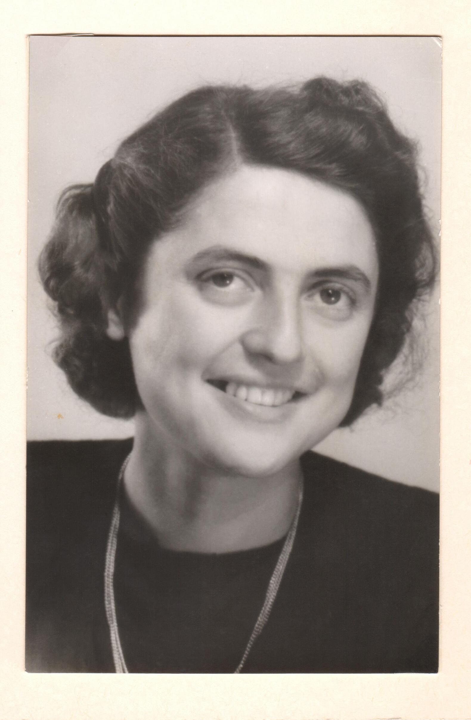 Holocaust Museum exposeert valse persoonsbewijzen | Het Parool