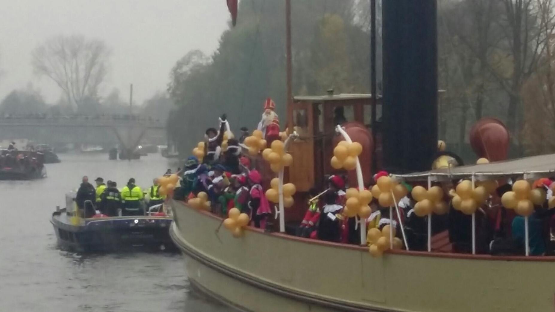 Intocht Sinterklaas goed bezocht en zonder incidenten | Het Parool
