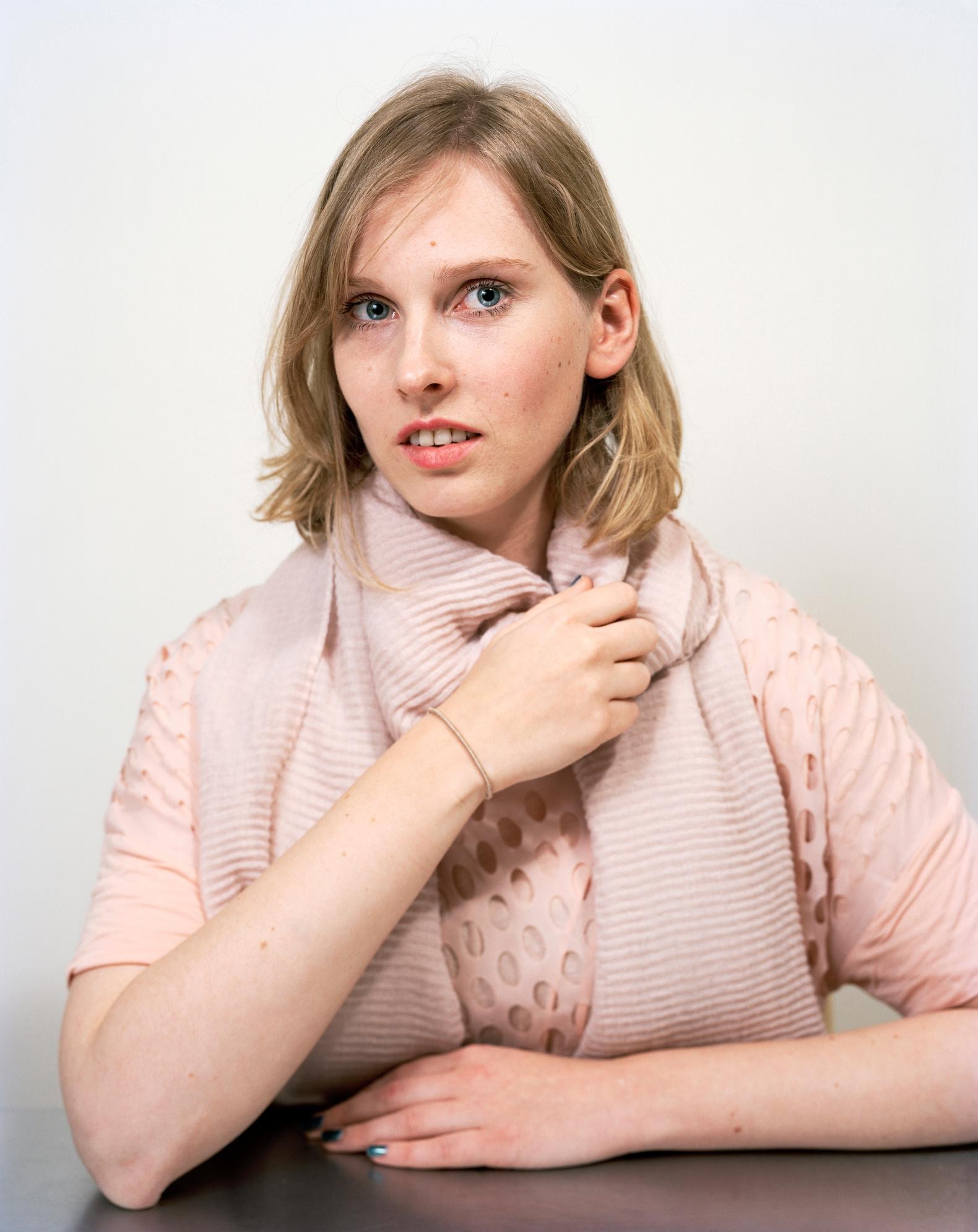 Rosa (25) pakt haar leven weer op na een treinongeluk | Het Parool