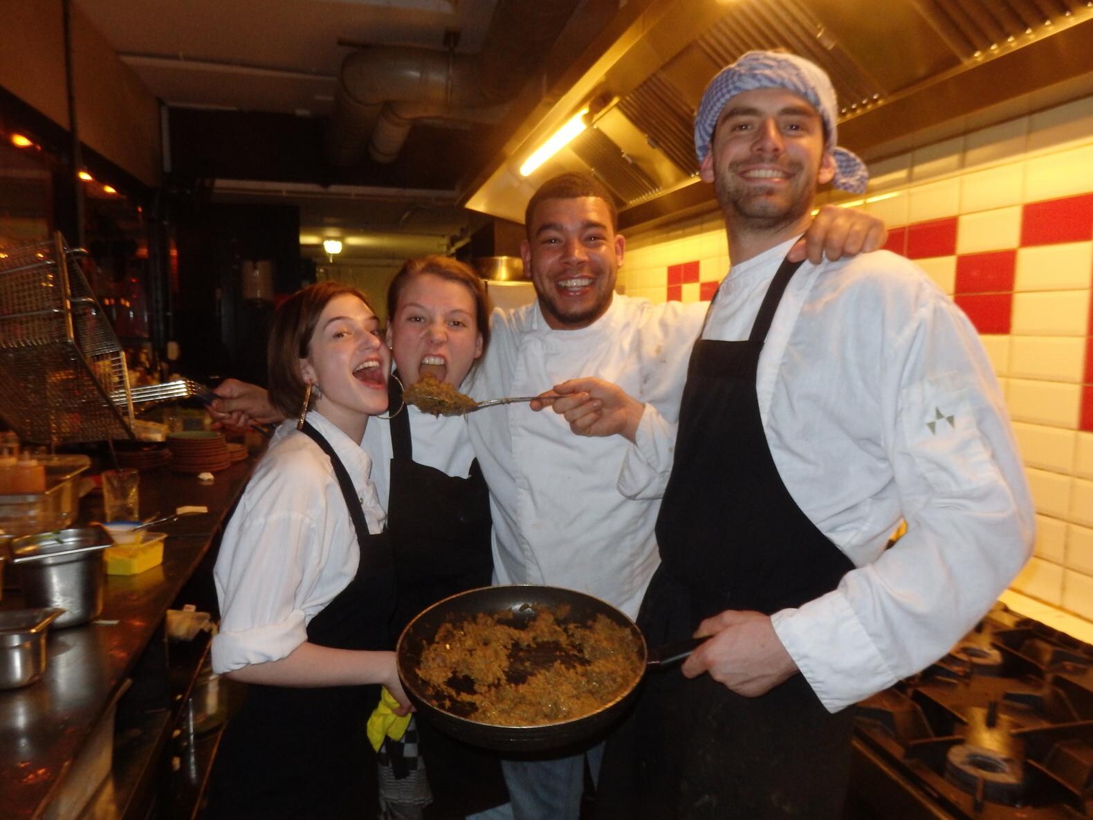 Vrolijk afscheid van een patatje | Het Parool