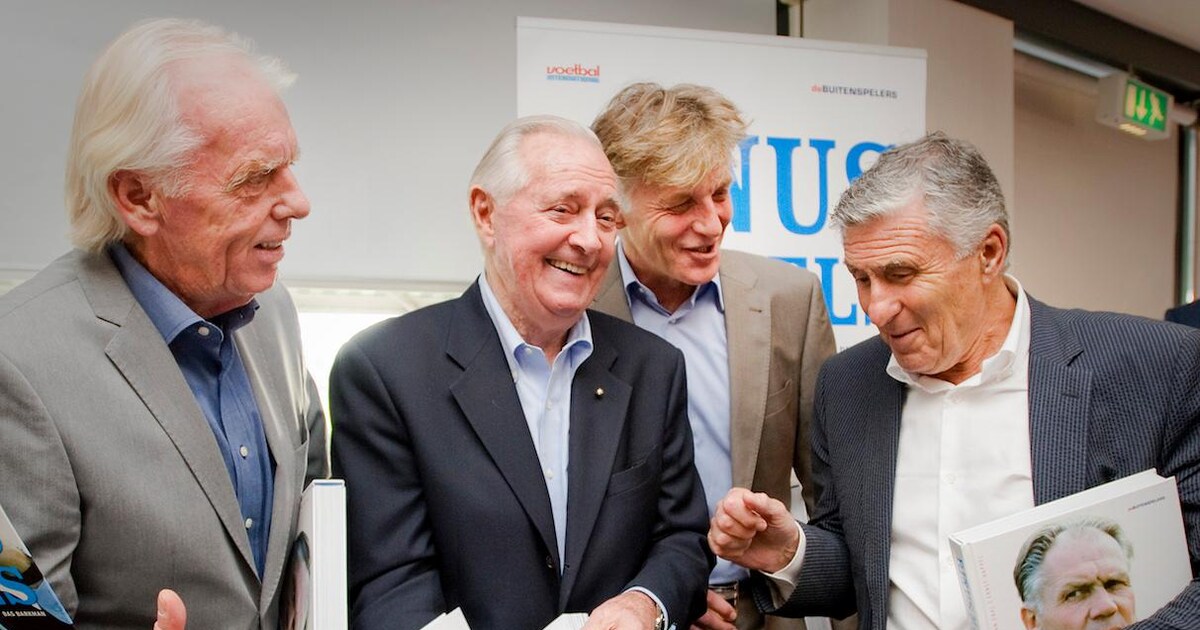 Oud-speler en ontwerper Ajaxlogo Rolf Leeser overleden | Het Parool
