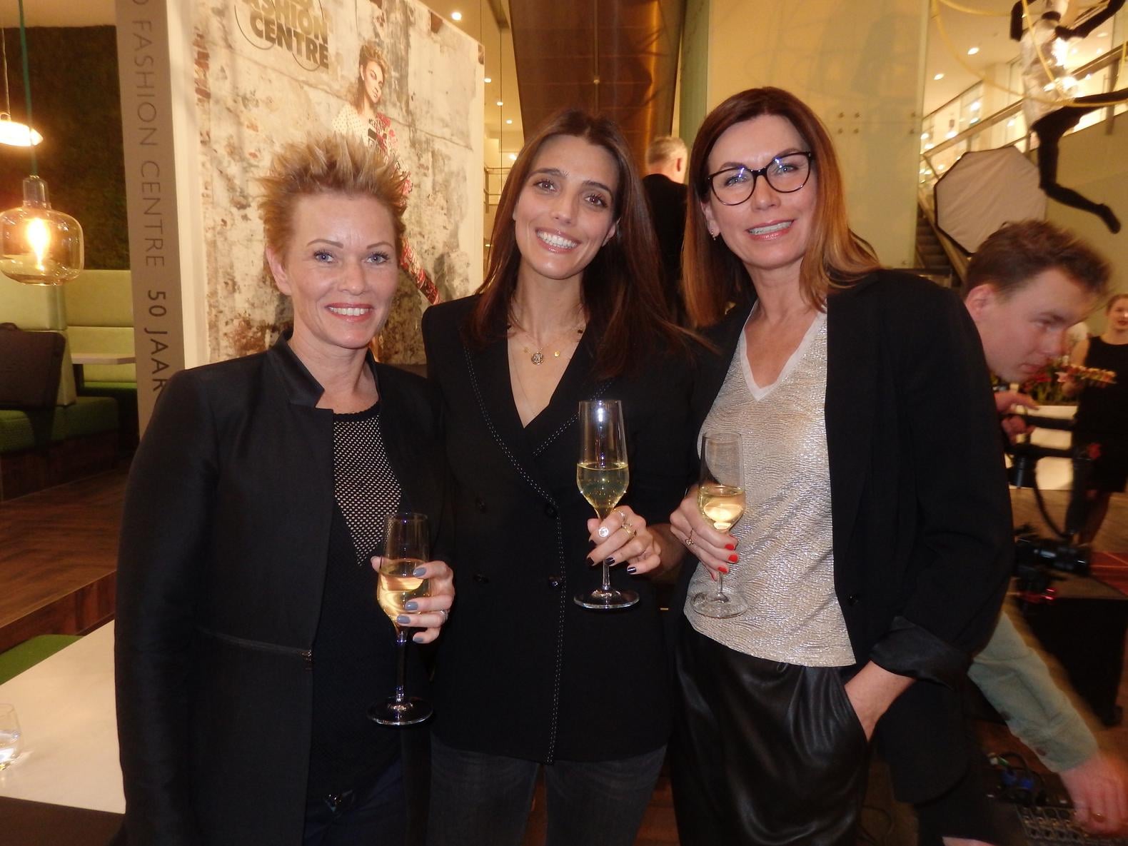 Dj Eric doet zijn best, maar de voetjes krijgt hij niet van de vloer ...