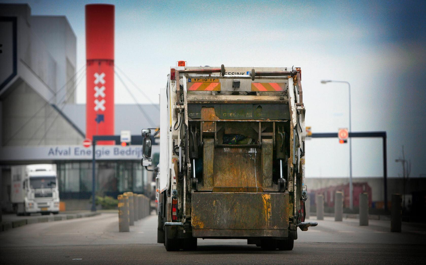 Inzameling grofvuil vertraagd door problemen AEB | Het Parool