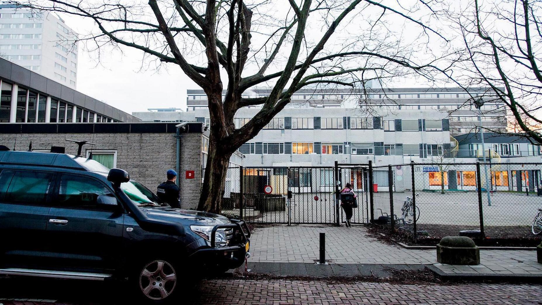 Twee jaar cel voor misbruik door leraar op het Cheider | Het Parool