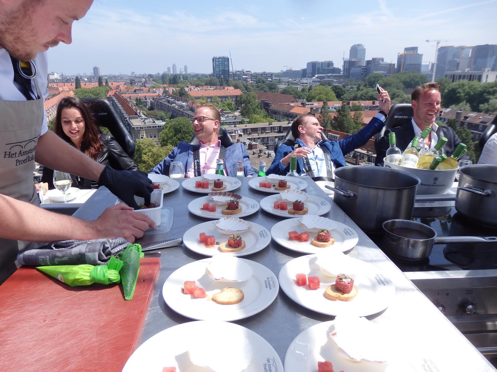 Diner op 50 meter hoogte... Gewoon niet over nadenken! | Het Parool
