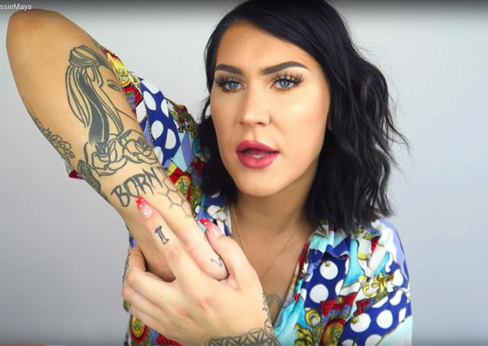 Transgenderjongeren vloggen vanaf de operatietafel | Het Parool