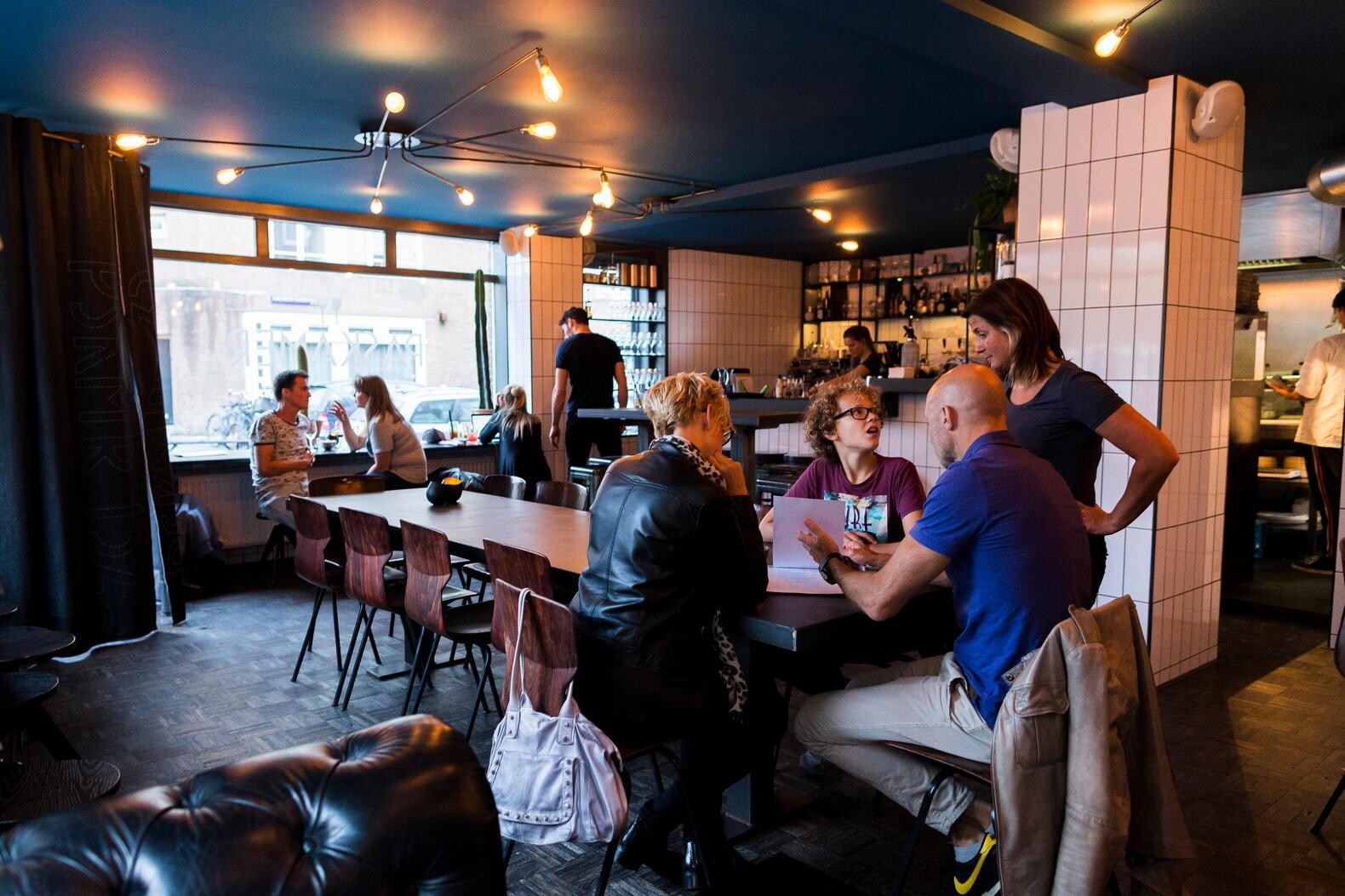 32 Amsterdamse adresjes voor shared dining | Het Parool