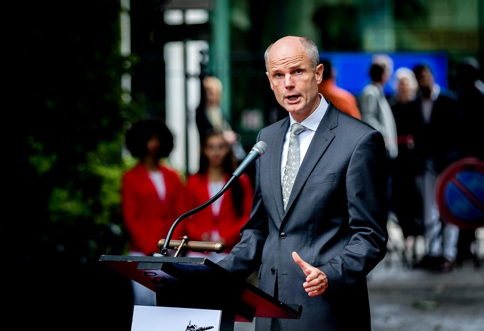 Kamer valt over uitspraak 'failed state' Suriname minister Blok | Het ...