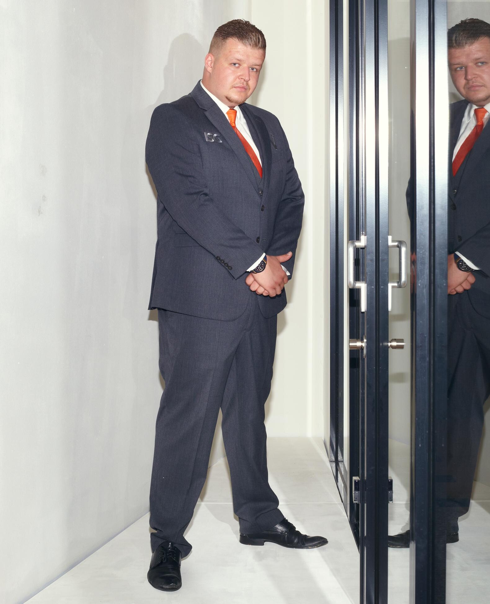 Blote benen, teenslippers: wat kun je aan op je werk? | Het Parool