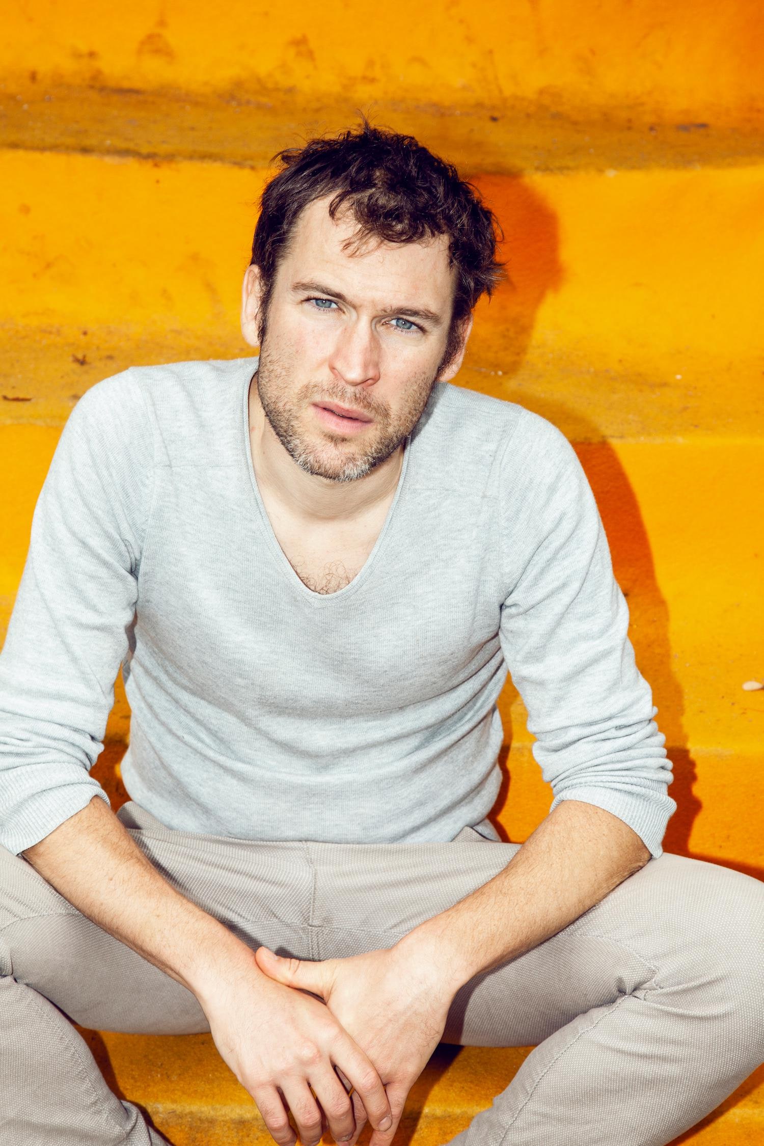 Debutant Daniël Samkalden: 'Moet je je wel afvragen wie je werkelijk ...