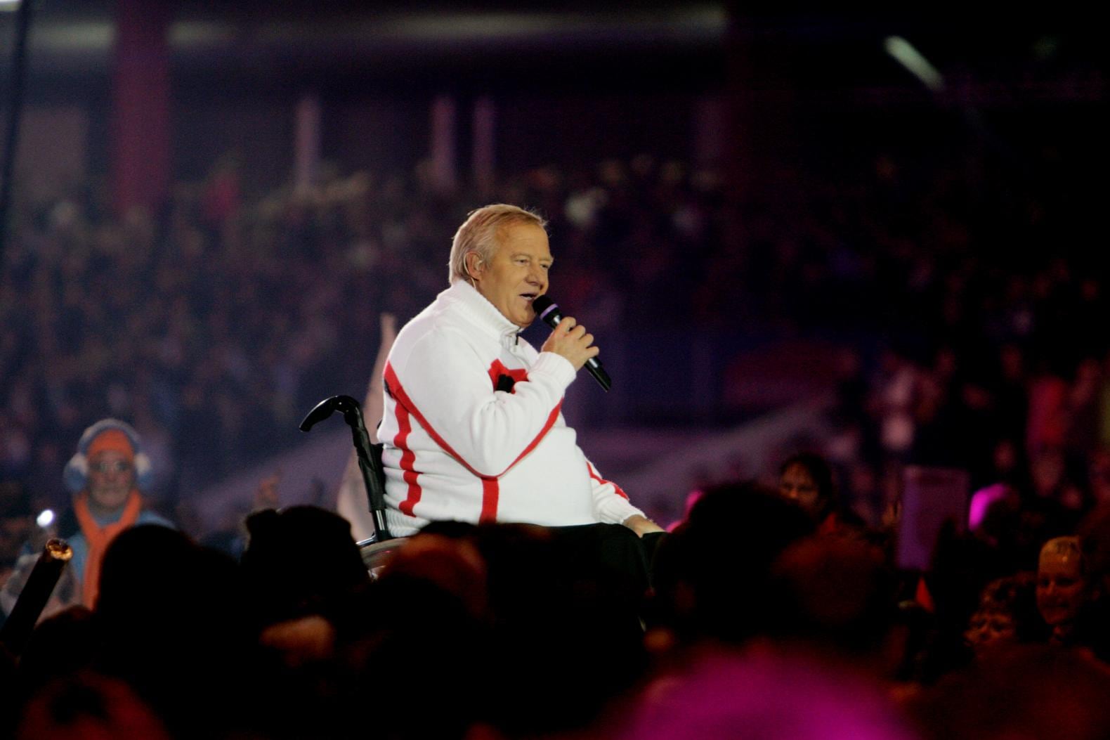 Koos Alberts (1947-2018): Pijn kreeg de volkszanger er niet onder | Het ...