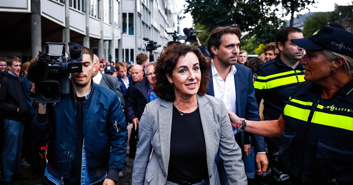 AIVD kan Amsterdamse ambtenaar screenen | Het Parool