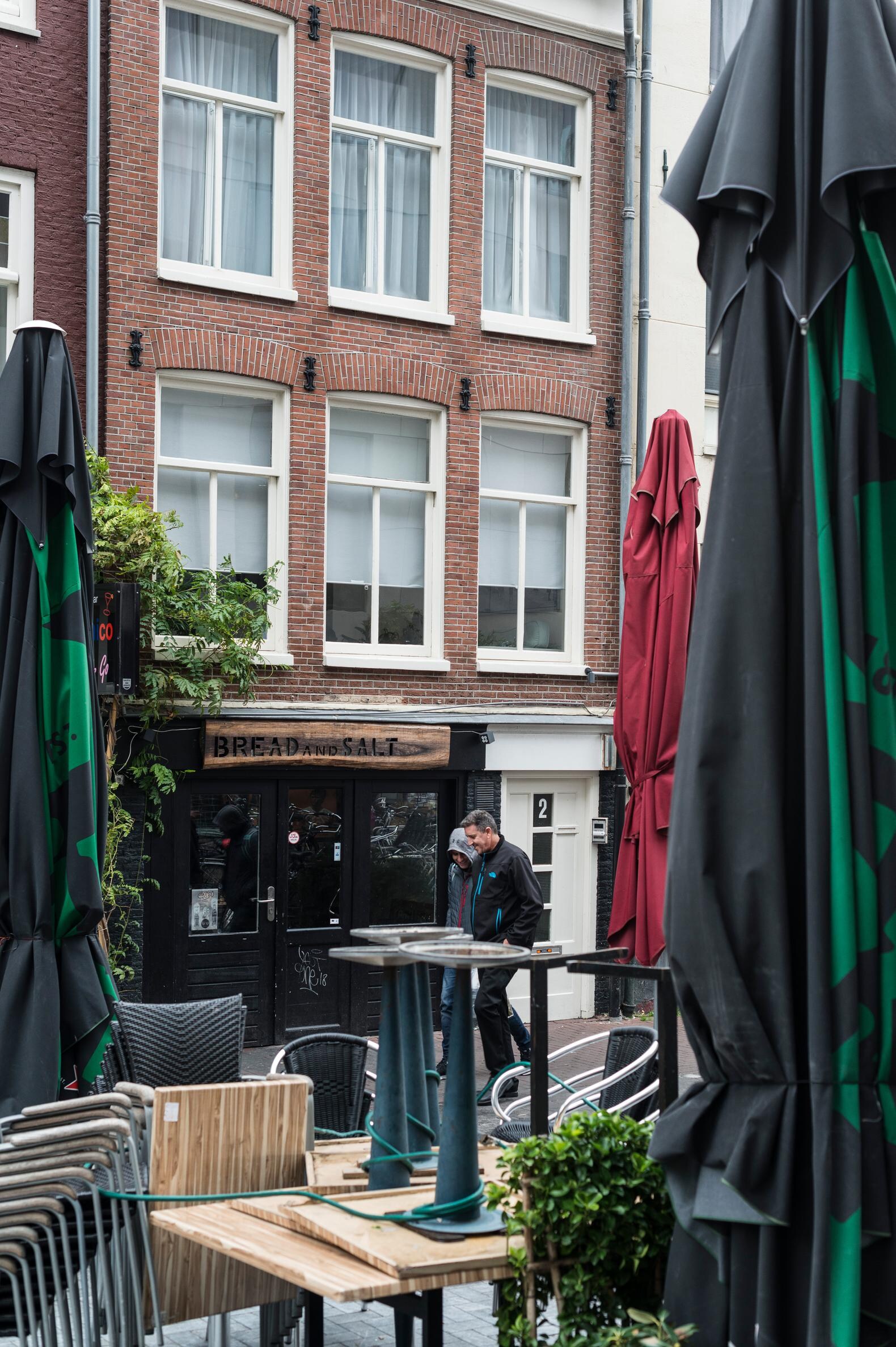 Amsterdam heeft nieuw wapen tegen fout geld in de horeca | Het Parool