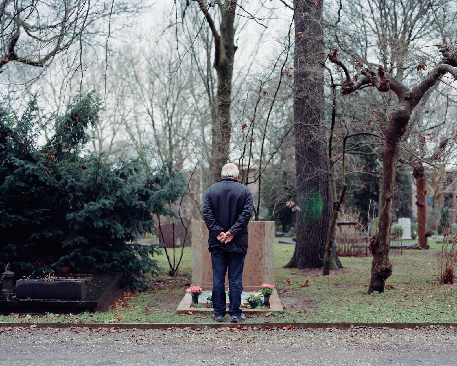 'Als ik niet naar de begraafplaats ga, houd ik het nauwelijks vol ...
