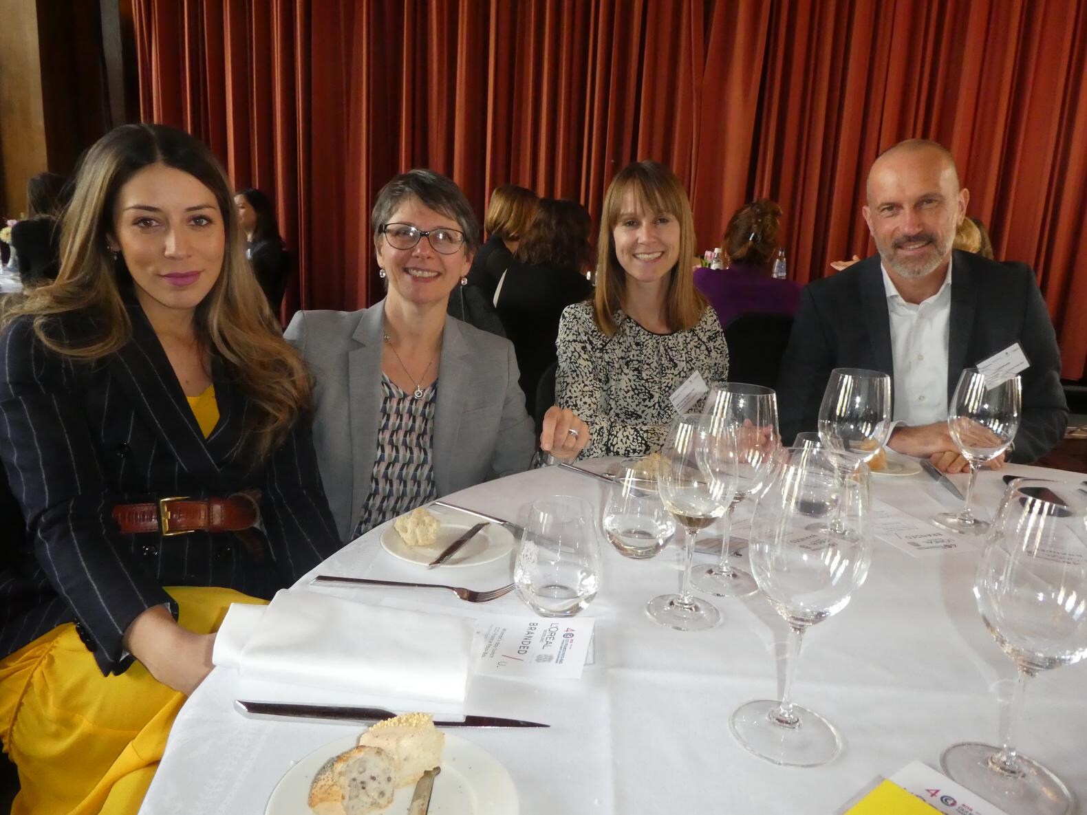 Feestje van de dag: Tussen de dappere mannen | Het Parool