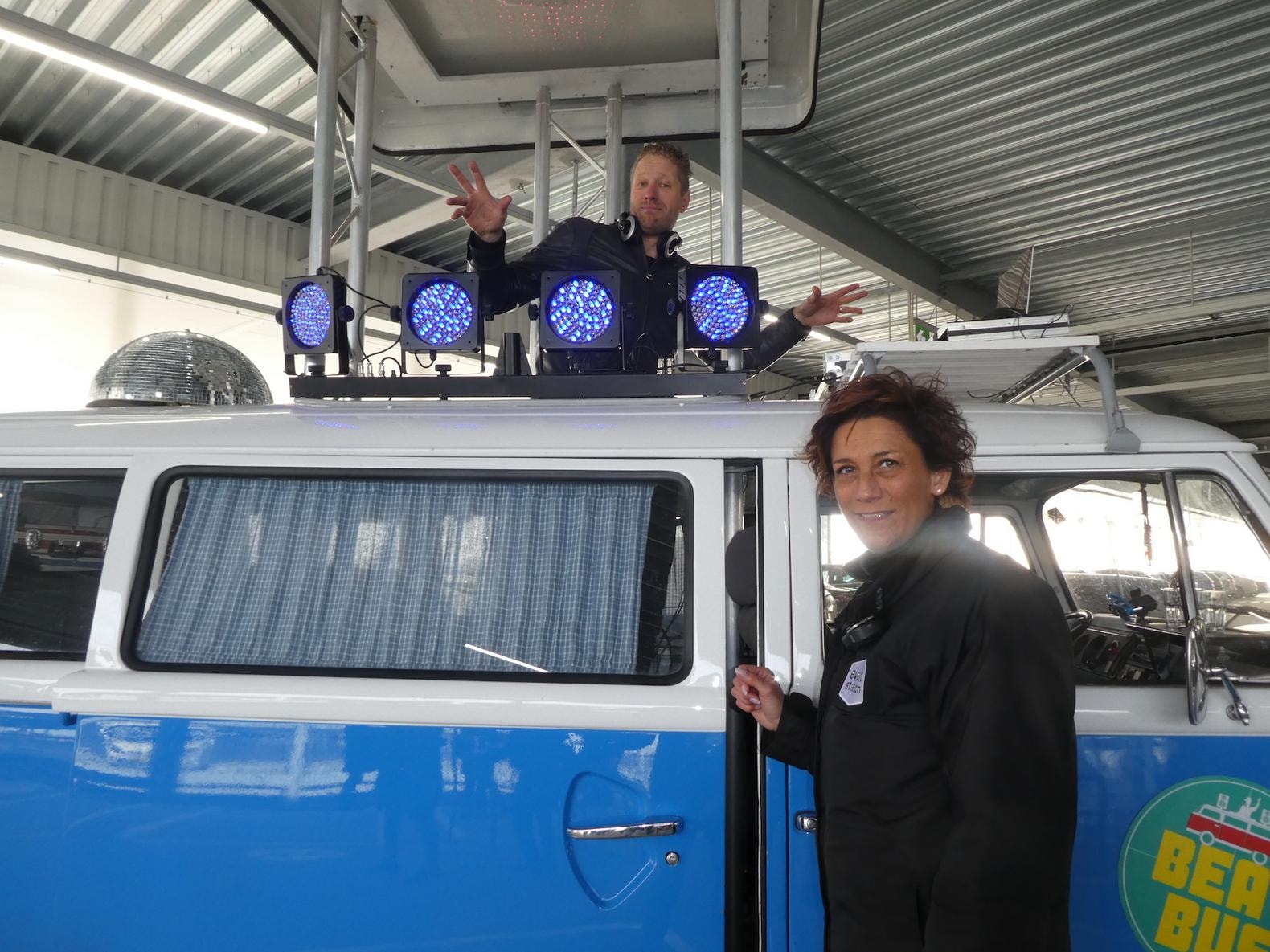 Feestje van de dag: alcoholvrij borrelen in de garage | Het Parool