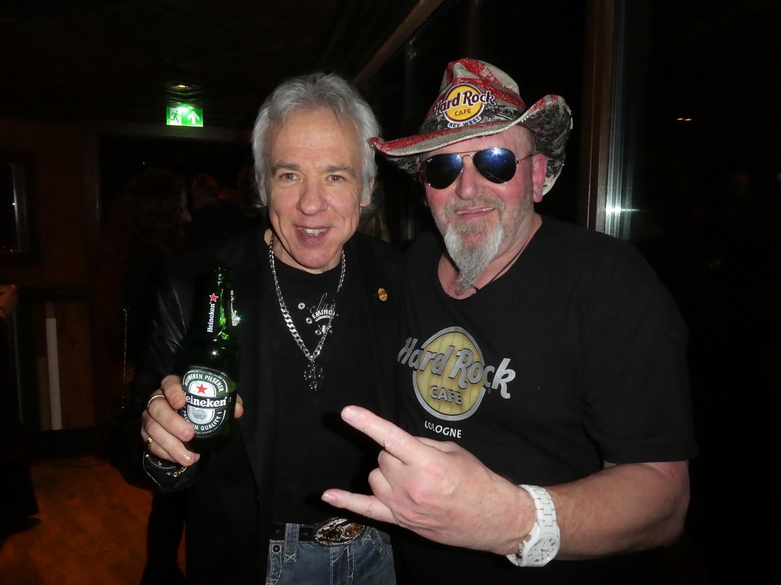 Feestje van de dag: keihard Hard Rock Café-speldjes sparen | Het Parool