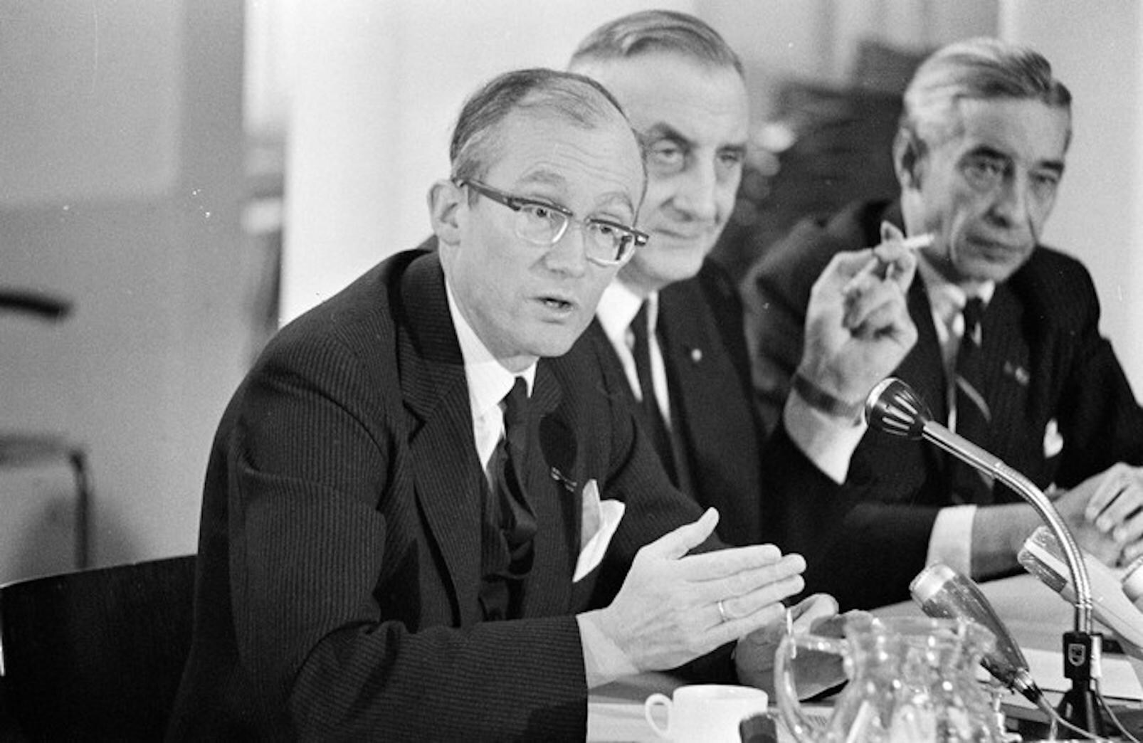 Johan Witteveen (1921-2019): de man die Nederland de btw gaf | Het Parool