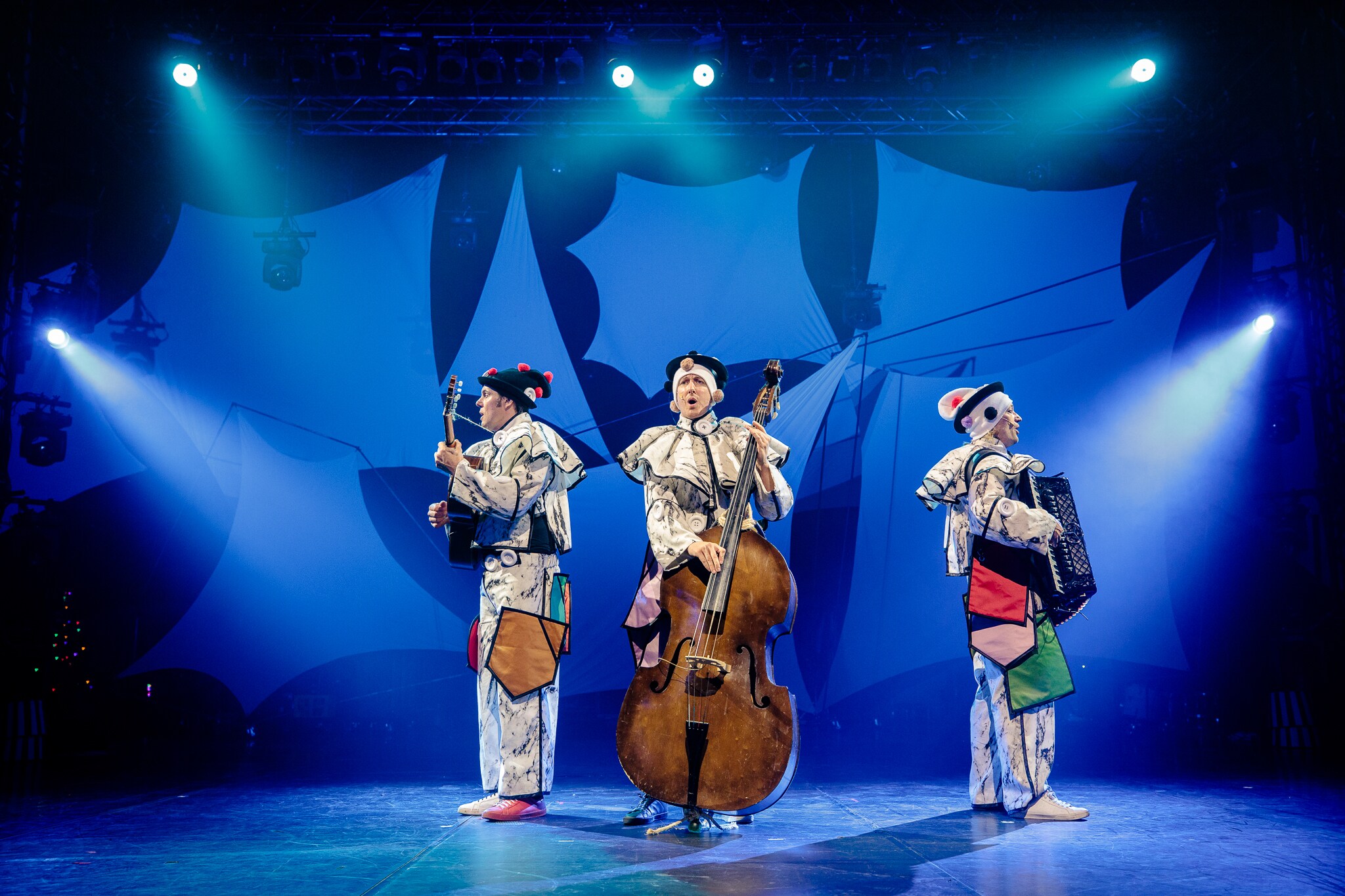 Theatergroep Ashton Brothers maakt nieuwe voorstelling RIVM-proof | Het ...
