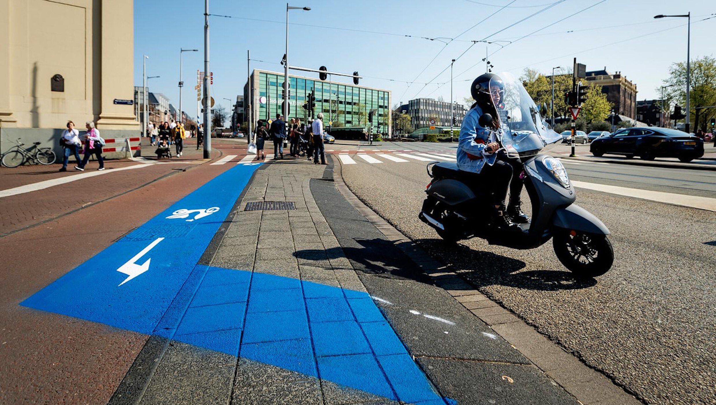 Bezwaar tegen snorfiets op rijbaan afgewezen | Het Parool