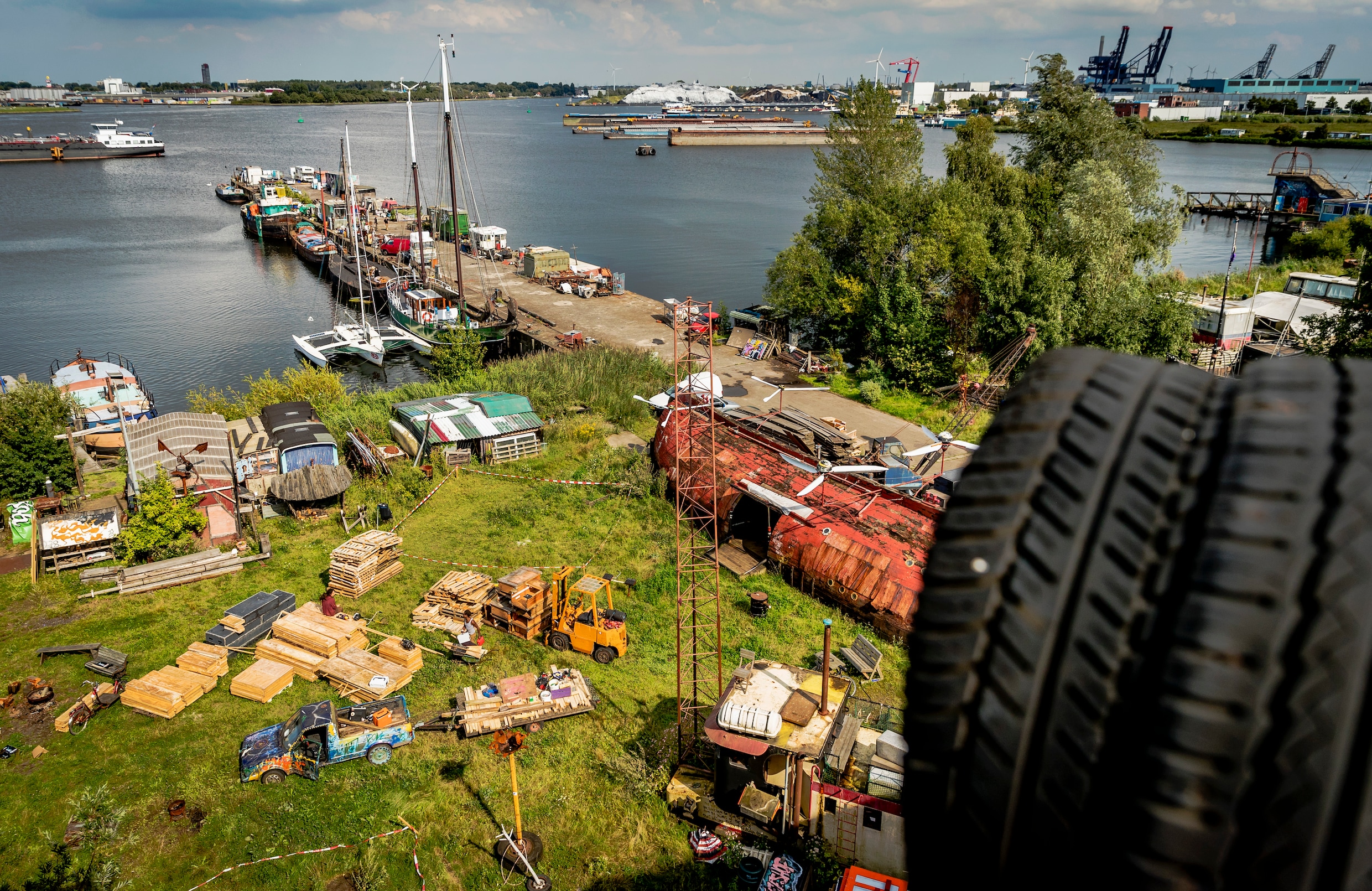 Nieuwe eigenaar ADM-terrein wil 130 miljoen schadevergoeding van haven ...
