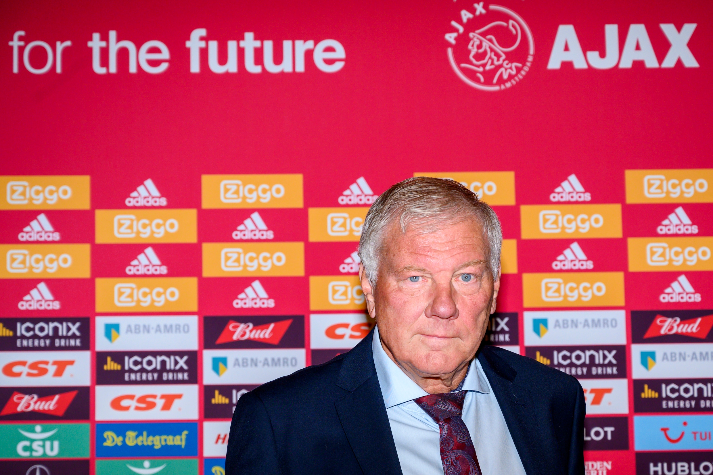 Wordt Hennie Henrichs bij Ajax binnendoor gepasseerd door Michael van ...