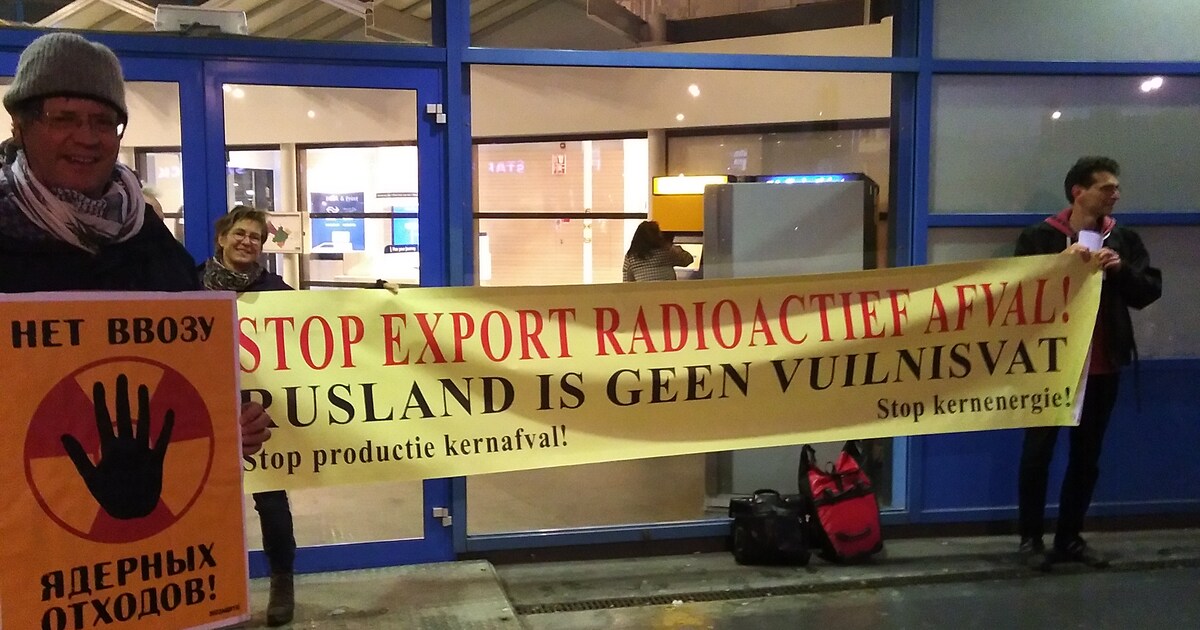 Demonstratie tegen transporten verarmd uranium bij Sloterdijk | Het Parool