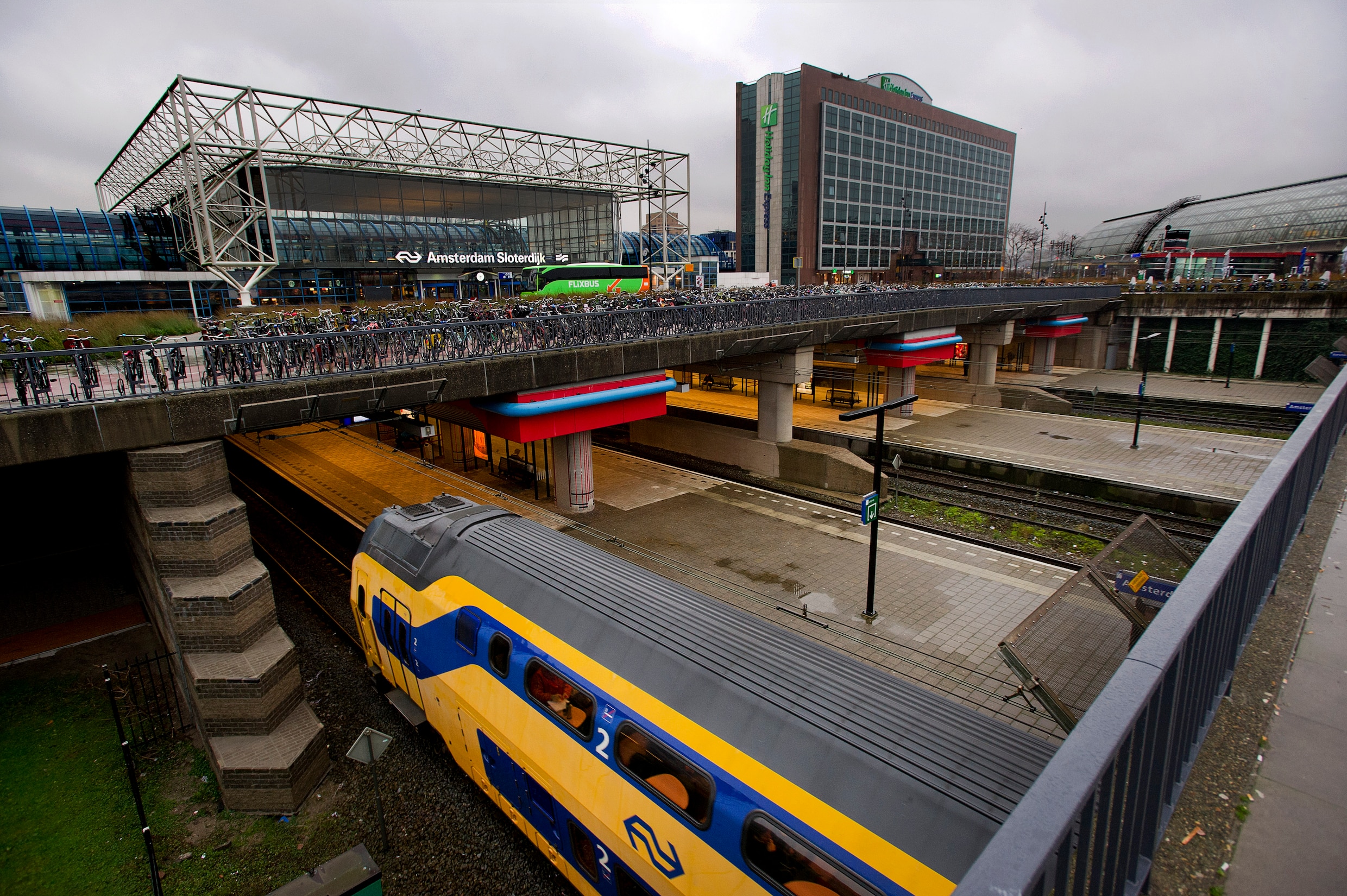 Minder treinen door werkzaamheden rondom Amsterdam Sloterdijk | Het Parool