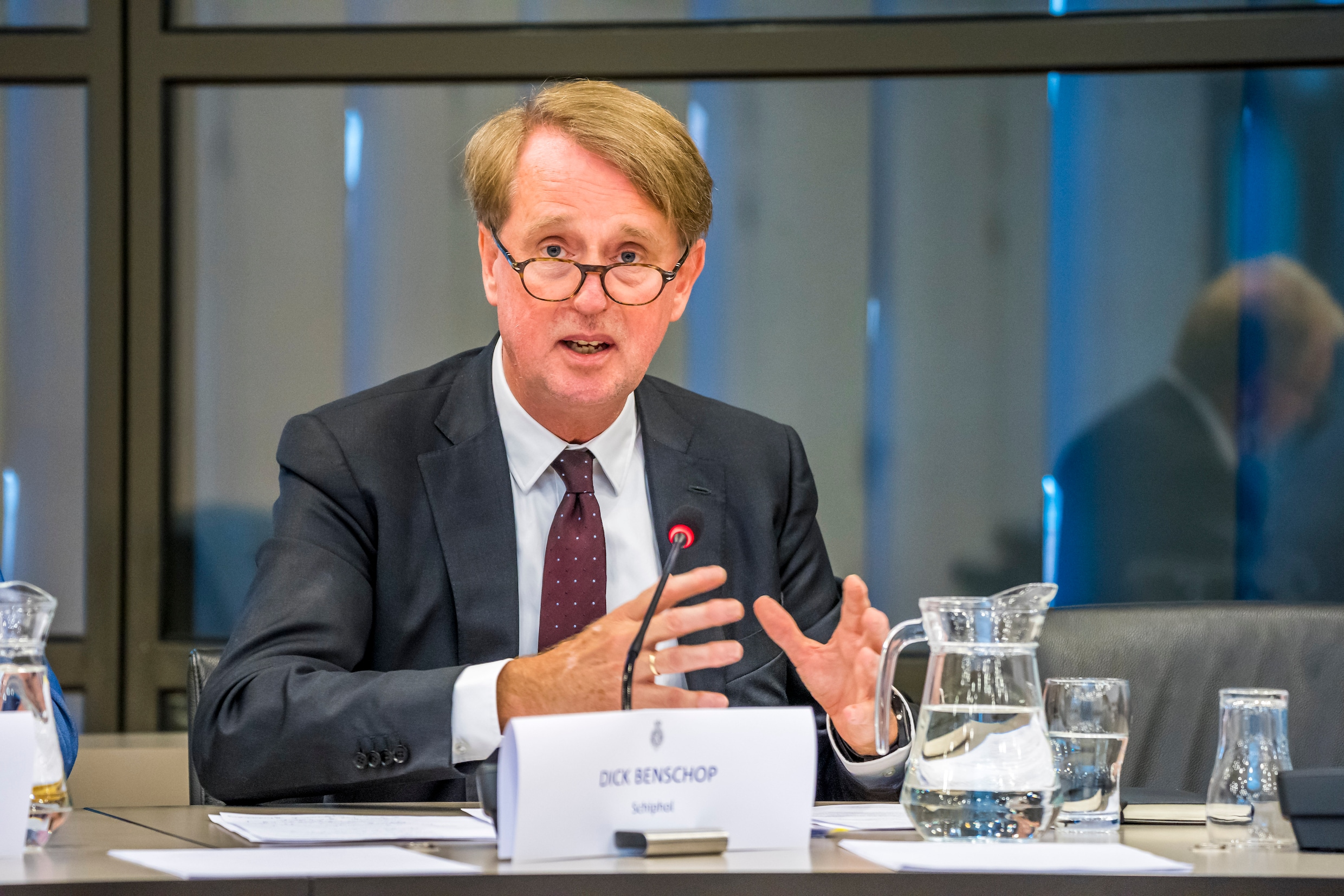 Topman Schiphol wil snel duidelijkheid van kabinet | Het Parool