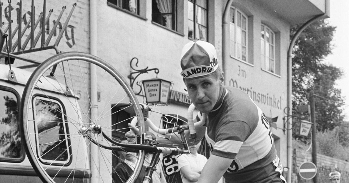 Peter Post: van fietsende slagerszoon tot wielerfenomeen | Het Parool