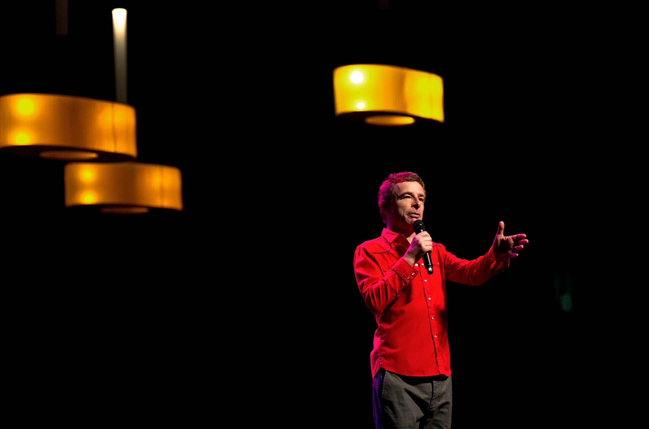 Lebbis toont zich in nieuwe show een meester van de omdraaiing | Het Parool