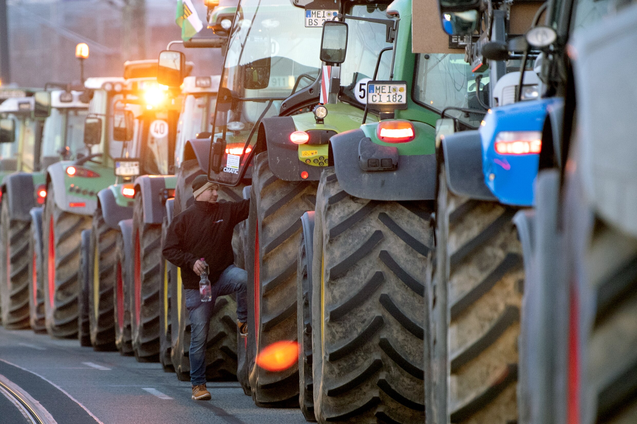 Kamer wil kenteken voor tractor invoeren | Het Parool