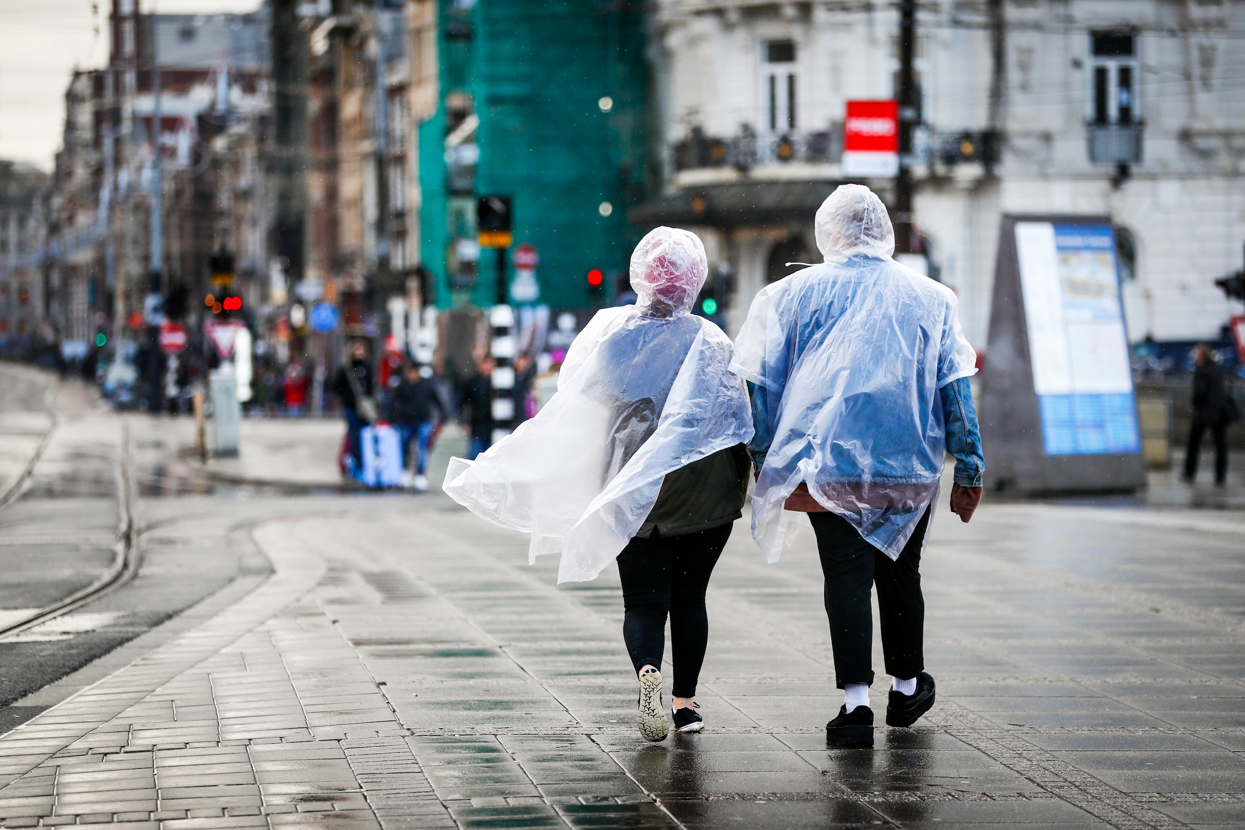Code geel in westen om stevige onweersbuien | Het Parool