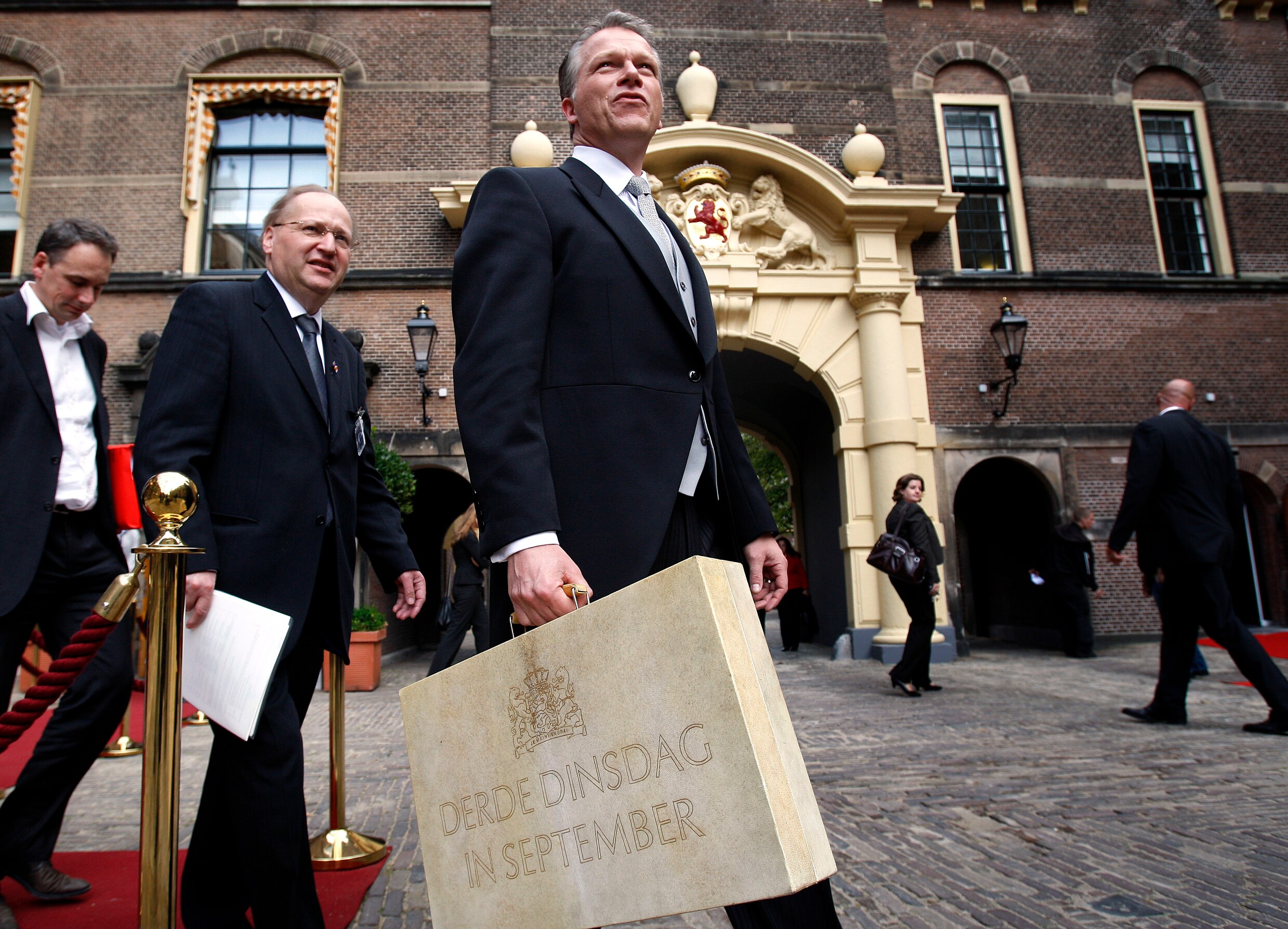 ‘Er moet een eenmalige coronataks voor multinationals zoals Shell ...