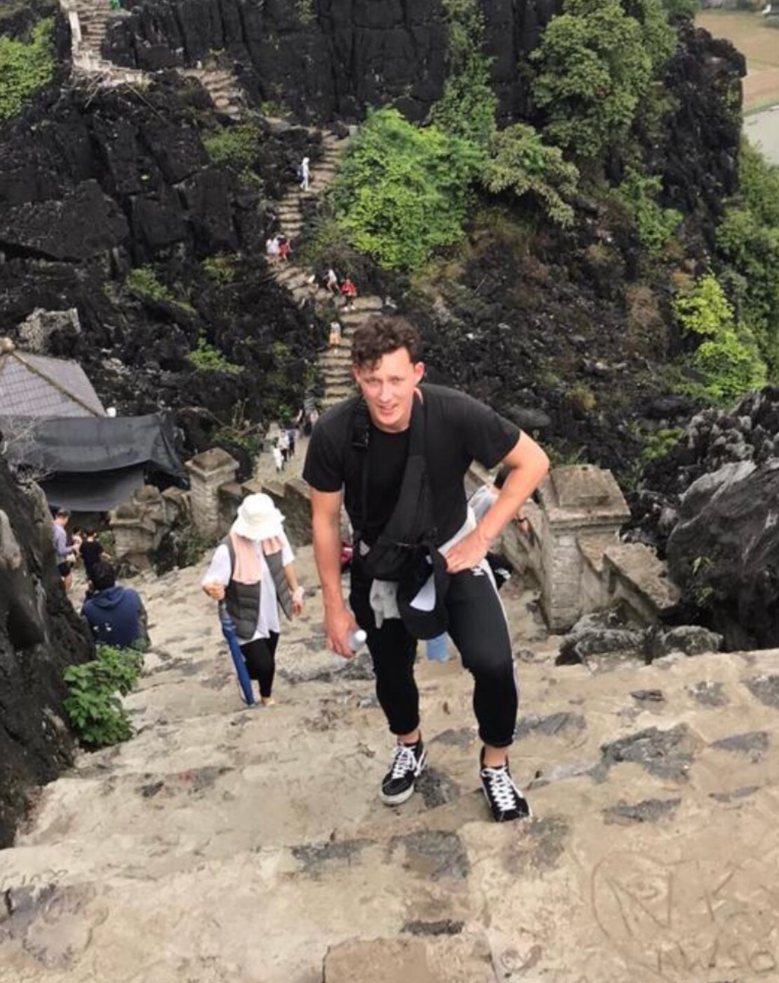 Doorwerken, mét fysiek contact: ‘Beetje als Russische roulette’ | Het ...