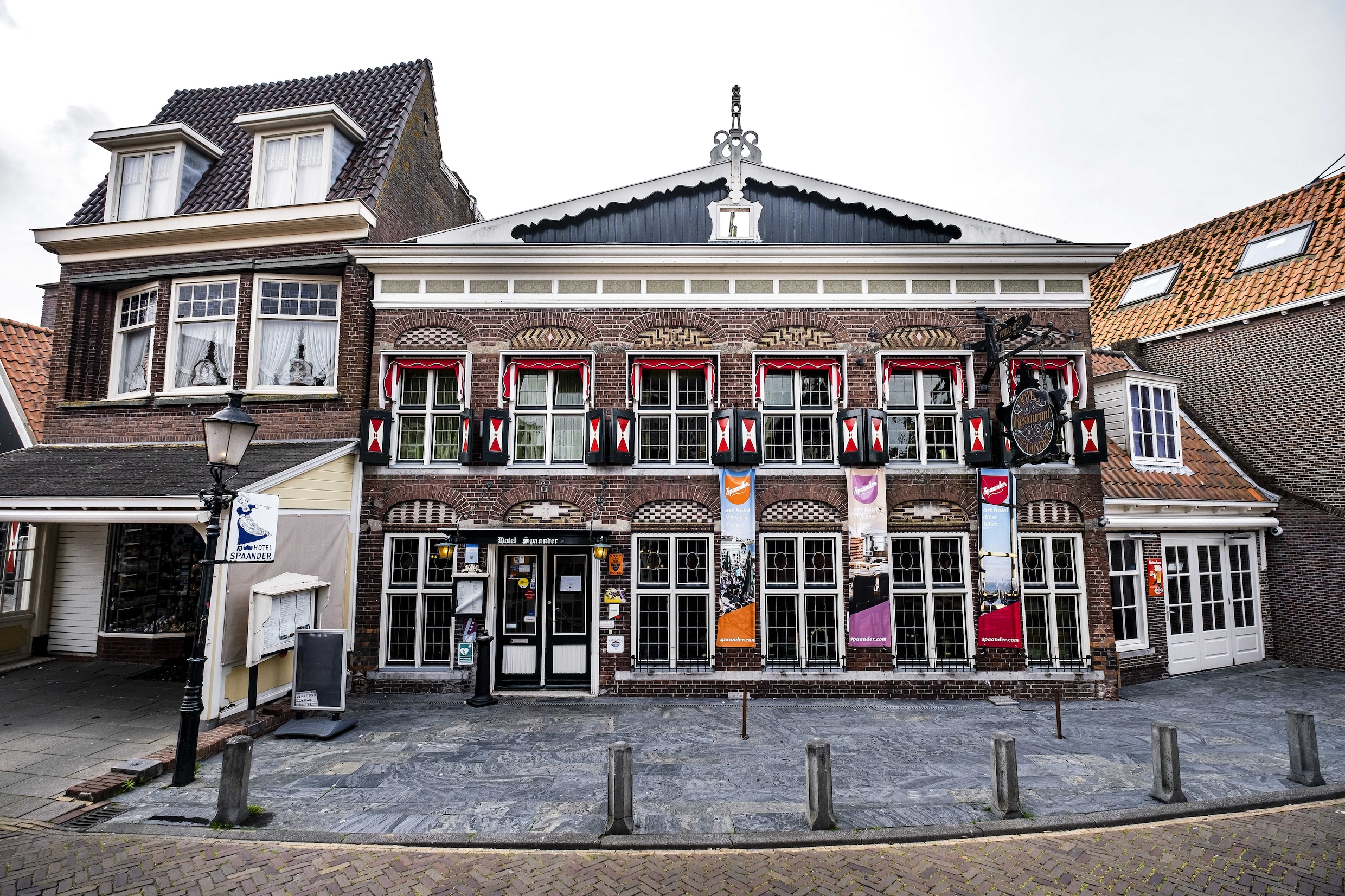 Iconisch hotel Spaander in Volendam maakt doorstart | Het Parool