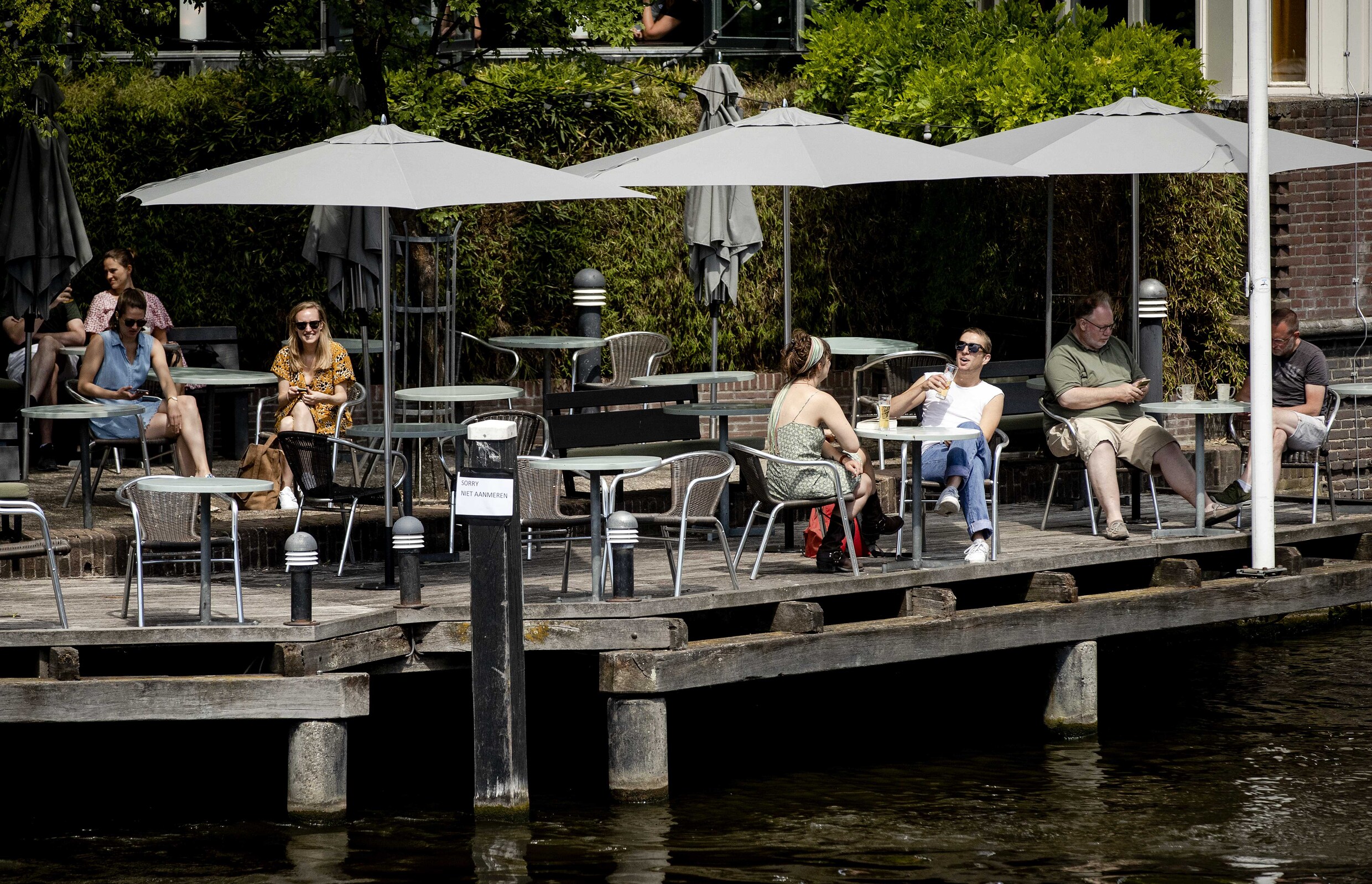 Goede start, maar zorgen voor de horeca zijn nog niet over | Het Parool