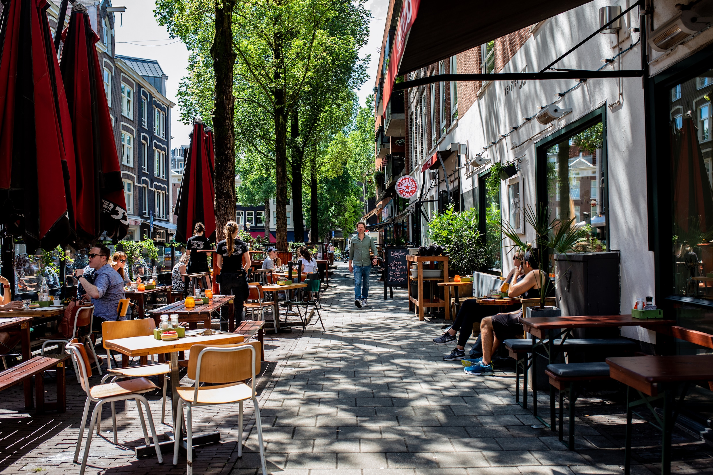 Ook cafés in Amsterdam-Zuid mogen hun terrassen tijdens het weekend ...