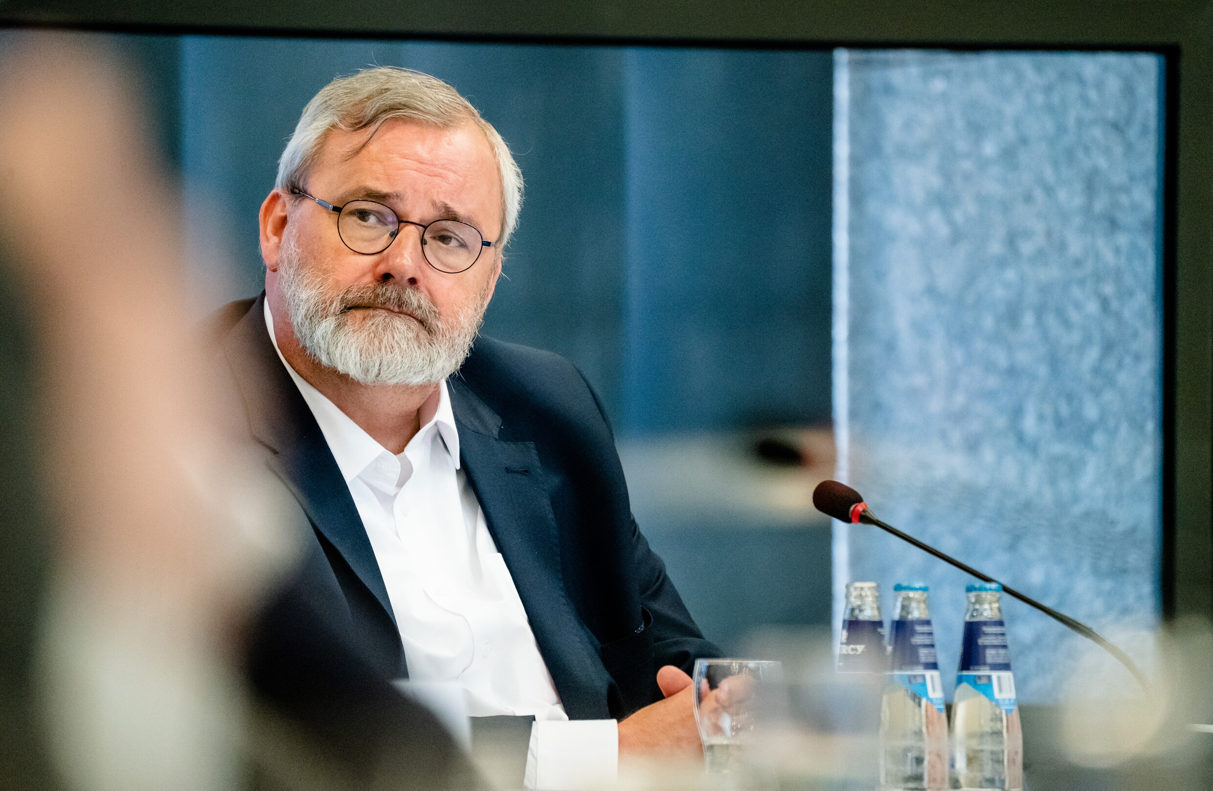 GGD: bron- en contactonderzoek houdt aantal besmettingen niet meer bij | Het Parool