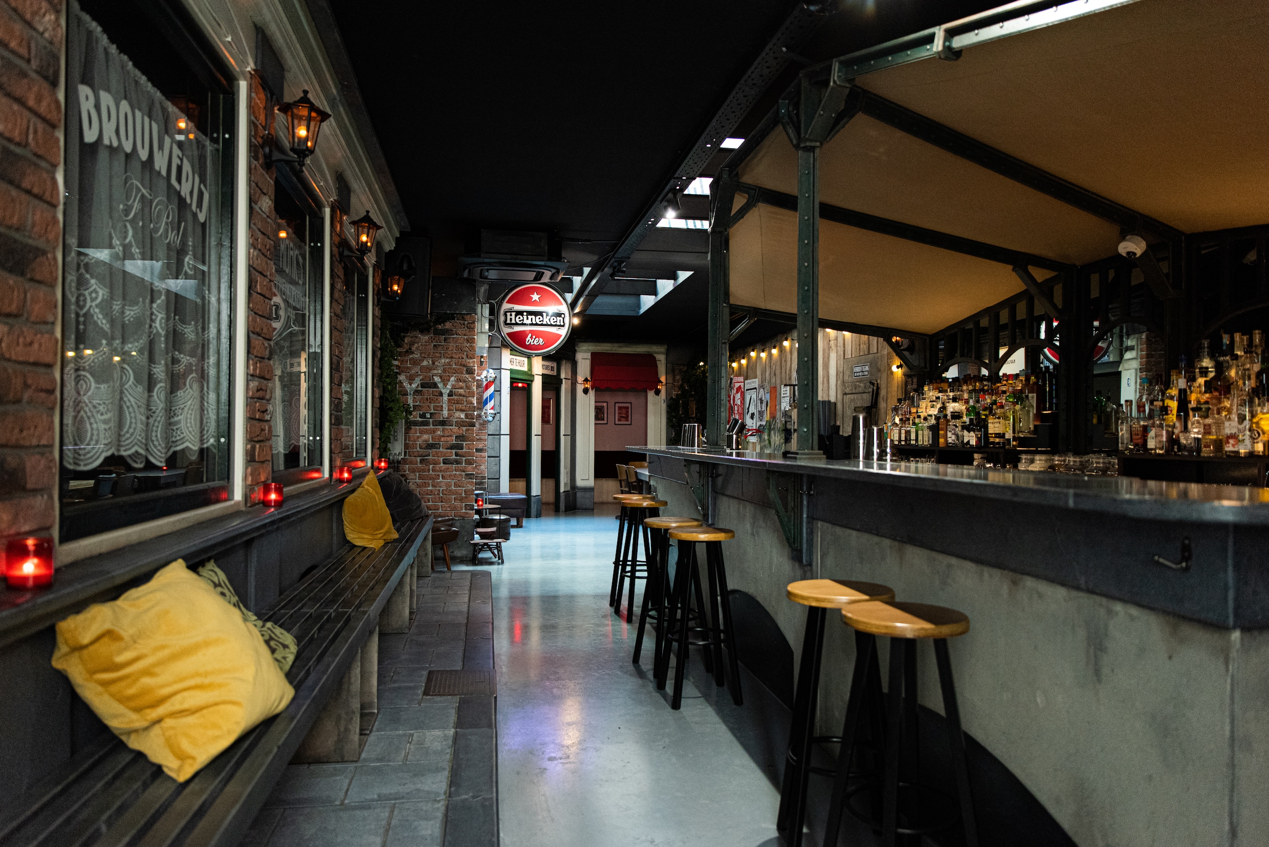 Bar Mokum serveert cocktails met ­typisch Amsterdamse namen | Het Parool