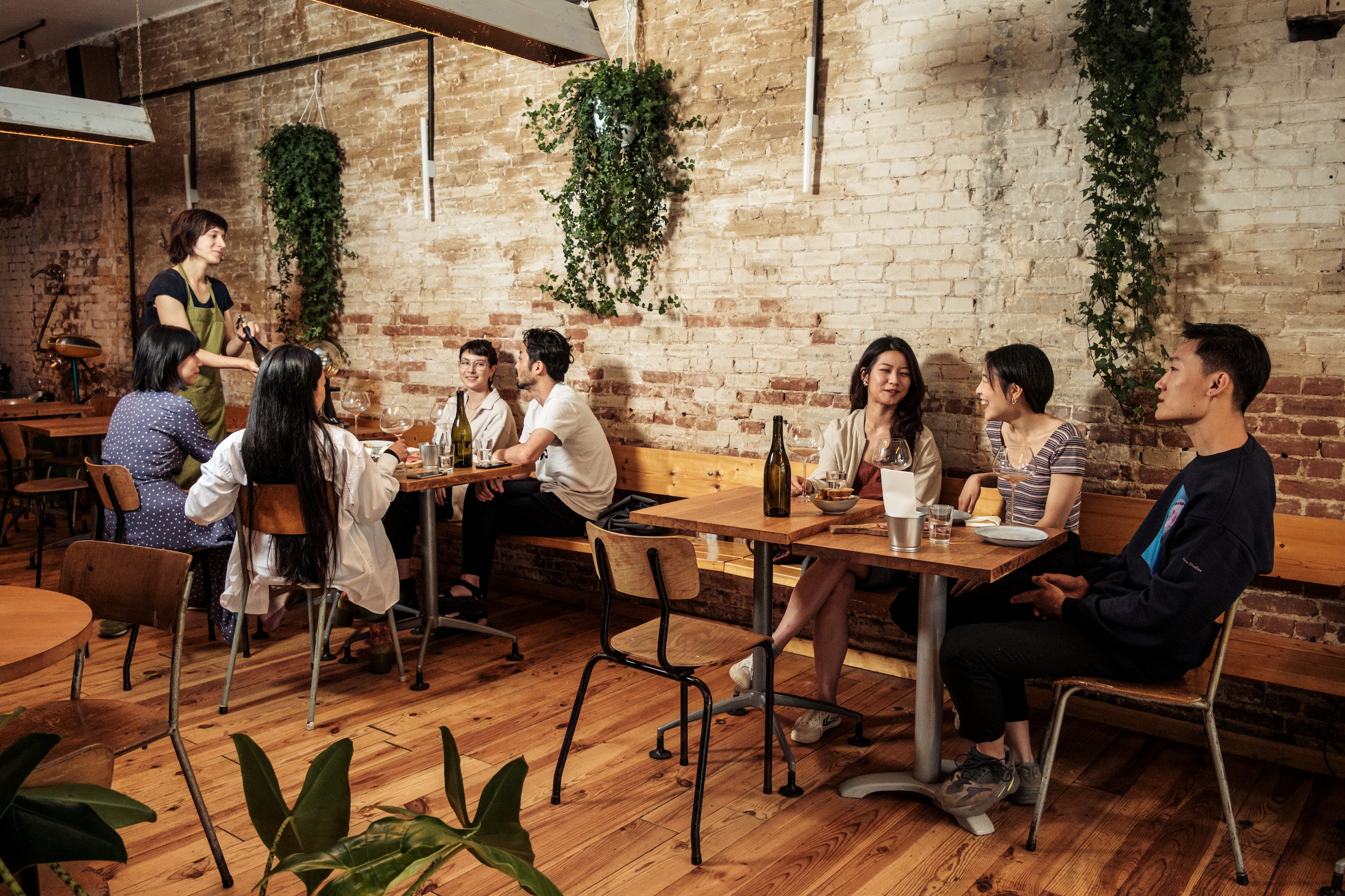 Pet nat steeds populairder: in deze 9 zaken in Amsterdam drink je het ...