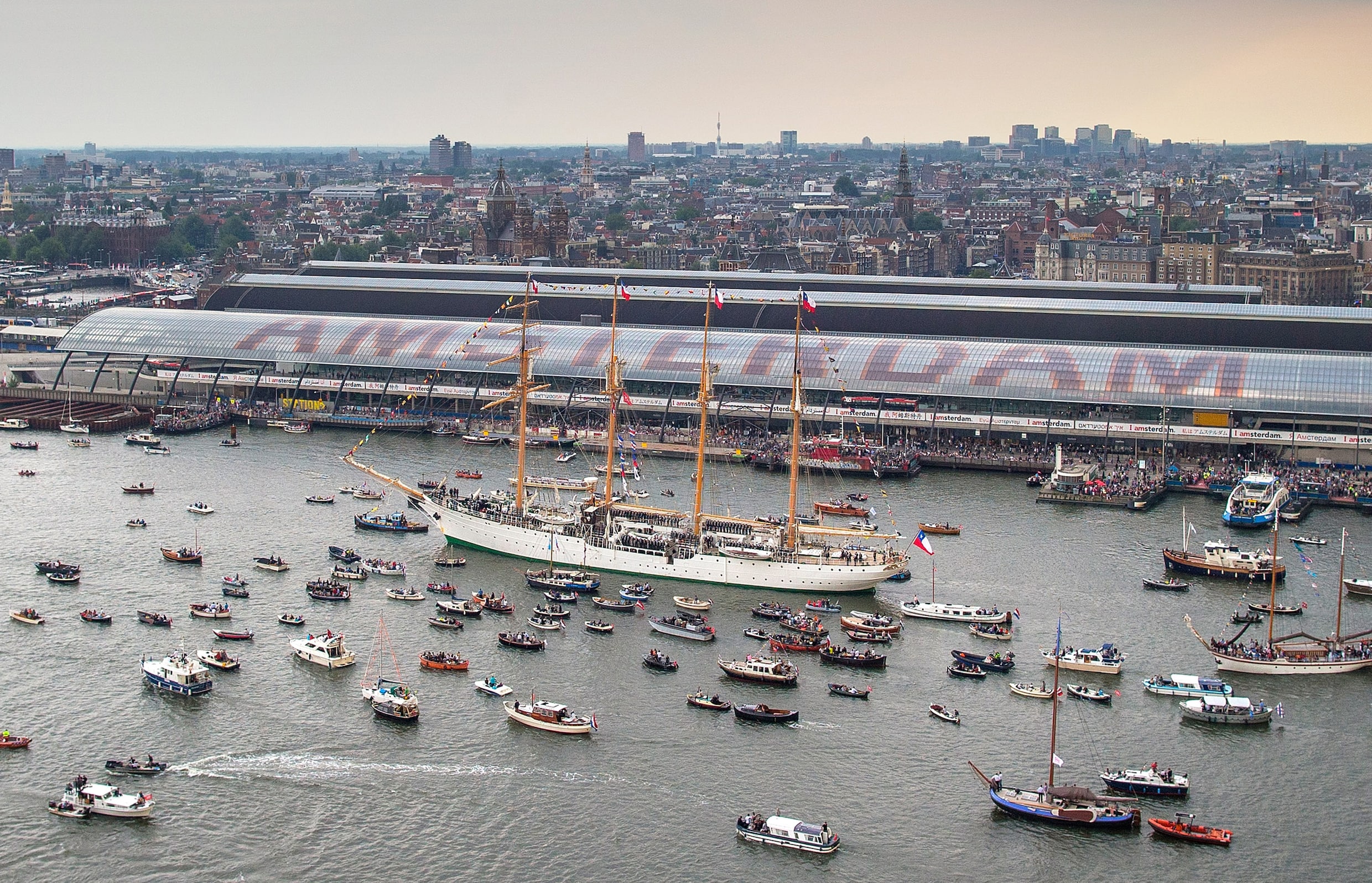 Sail Amsterdam 2025: hoe laat is de intocht? En wat je allemaal nog ...