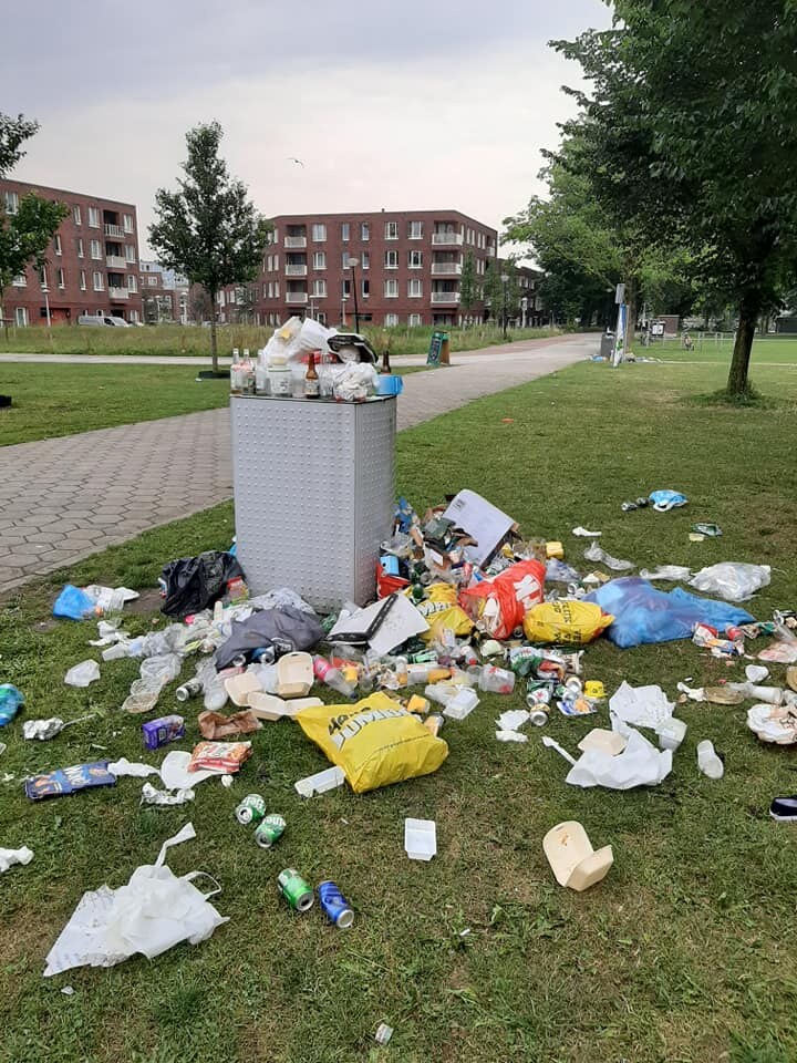 Buurtbewoners klaar met rommel Sloterstrand: ‘Ik heb zelf extra kliko’s ...