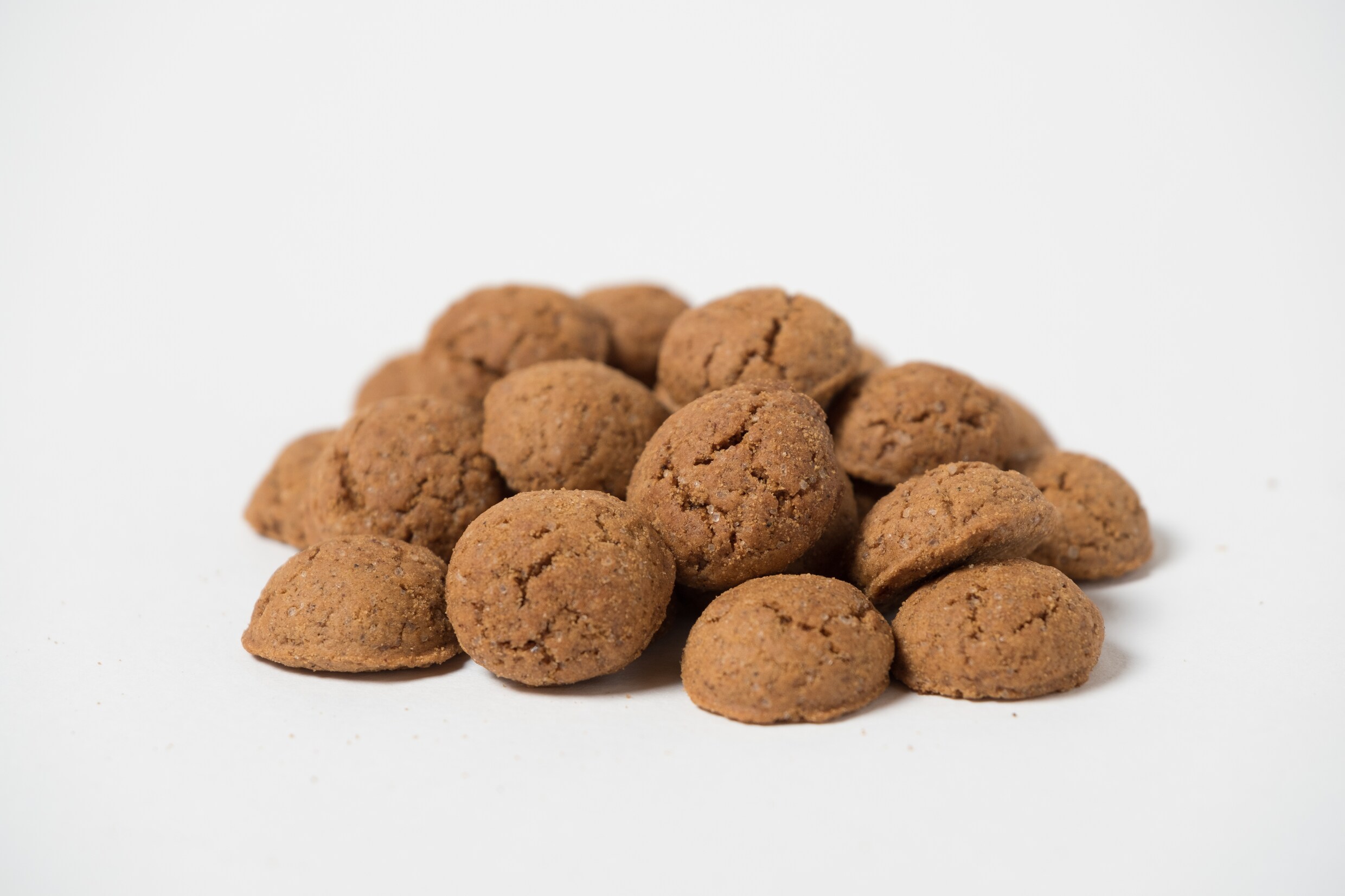 Koud uit de hittegolf liggen de kruidnoten weer in de schappen | Het Parool