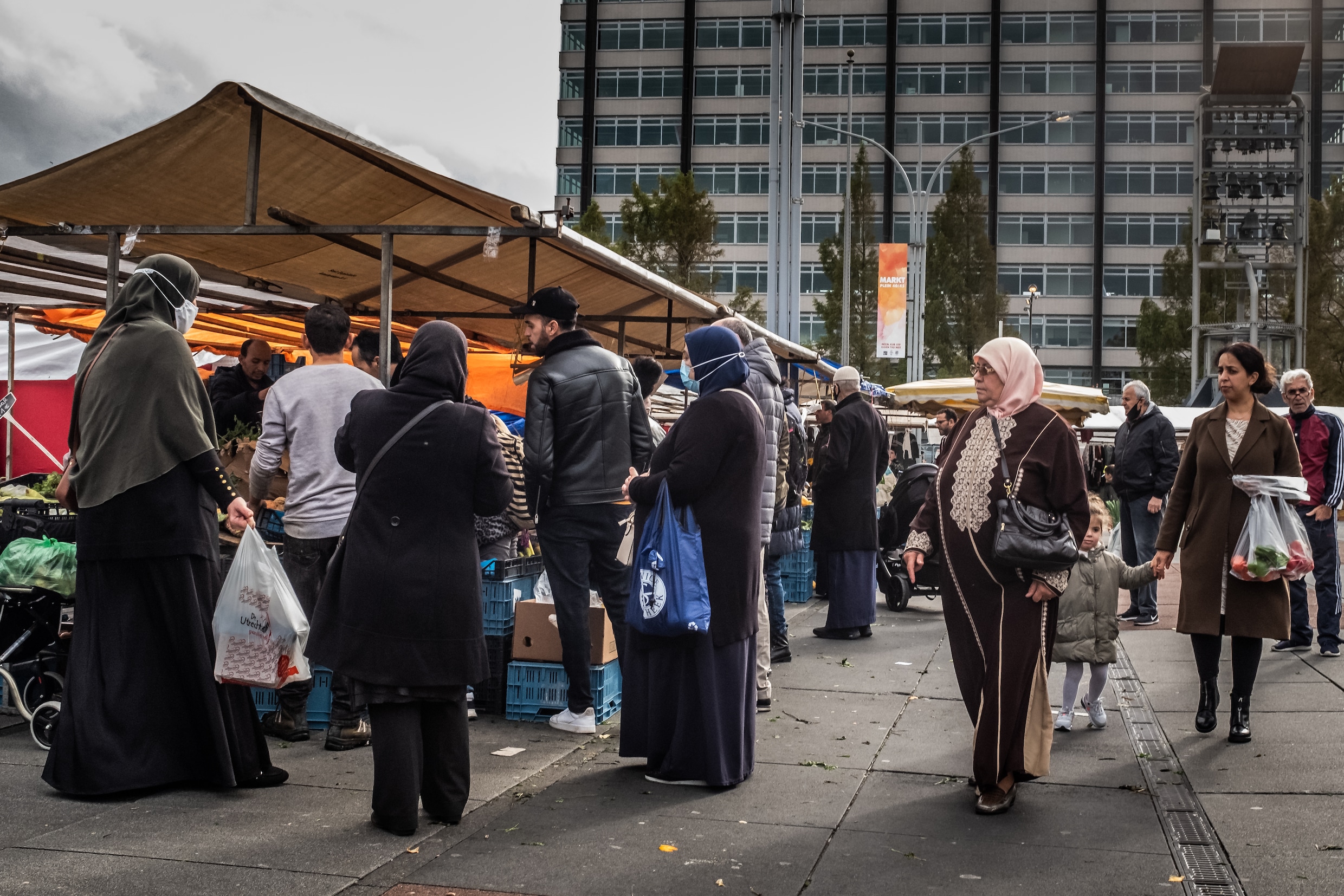 Ombudsman: marktkooplui op Plein ’40-’45 worden geïntimideerd door ...