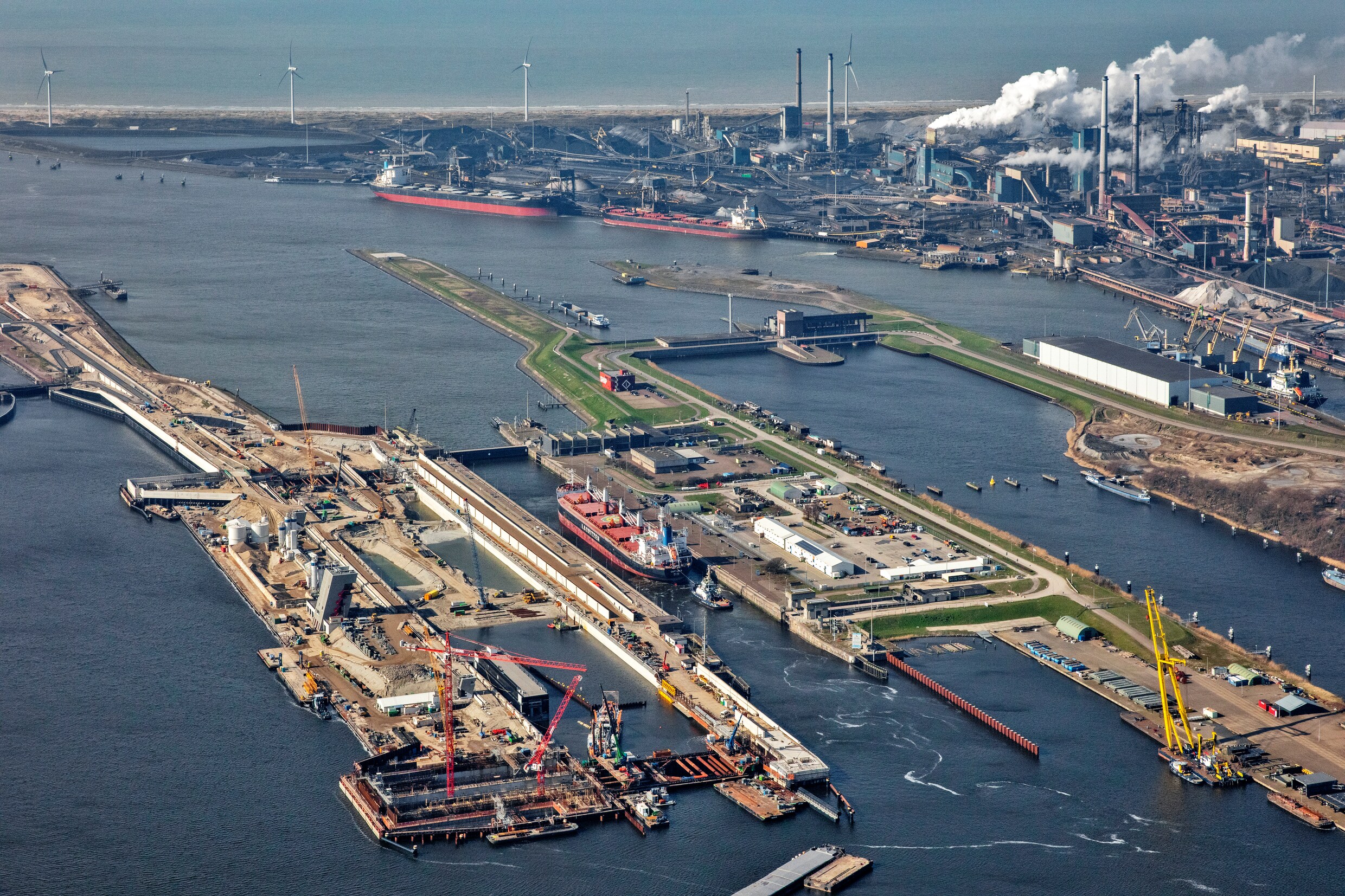 Heeft die nieuwe sluis in IJmuiden eigenlijk nog wel nut? | Het Parool