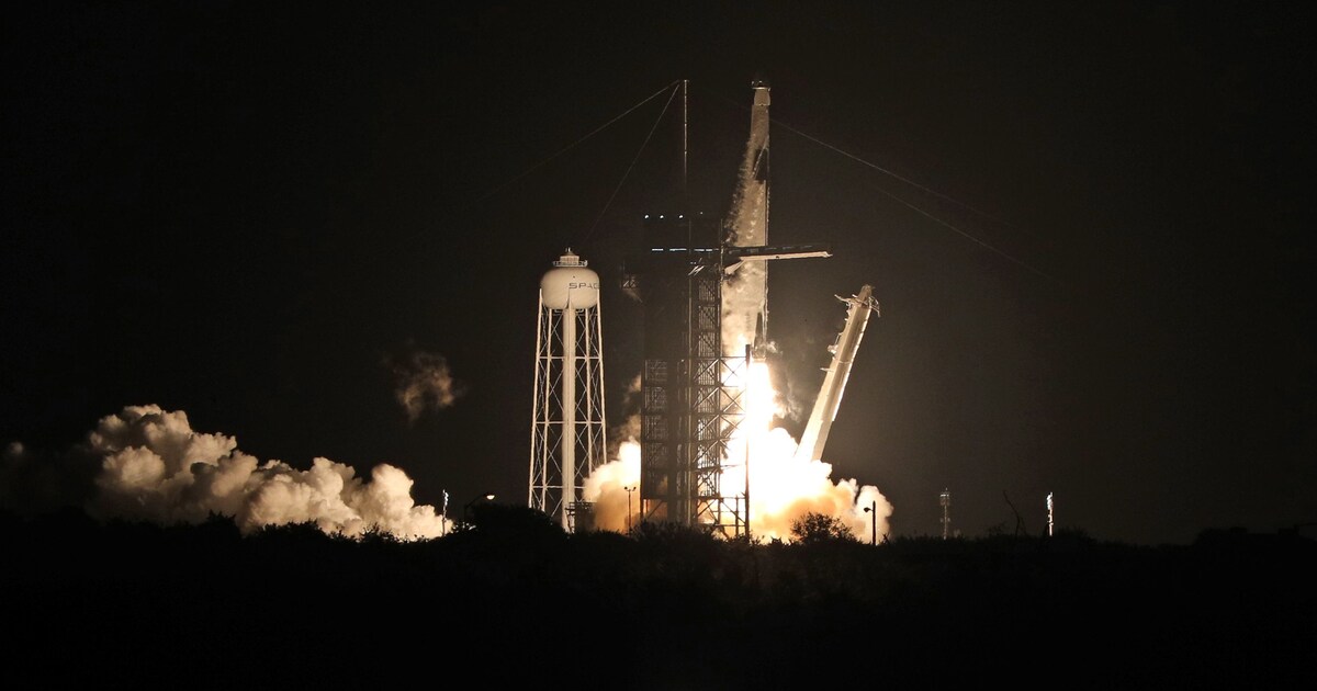 SpaceX-raket met vier astronauten met succes gelanceerd richting ...