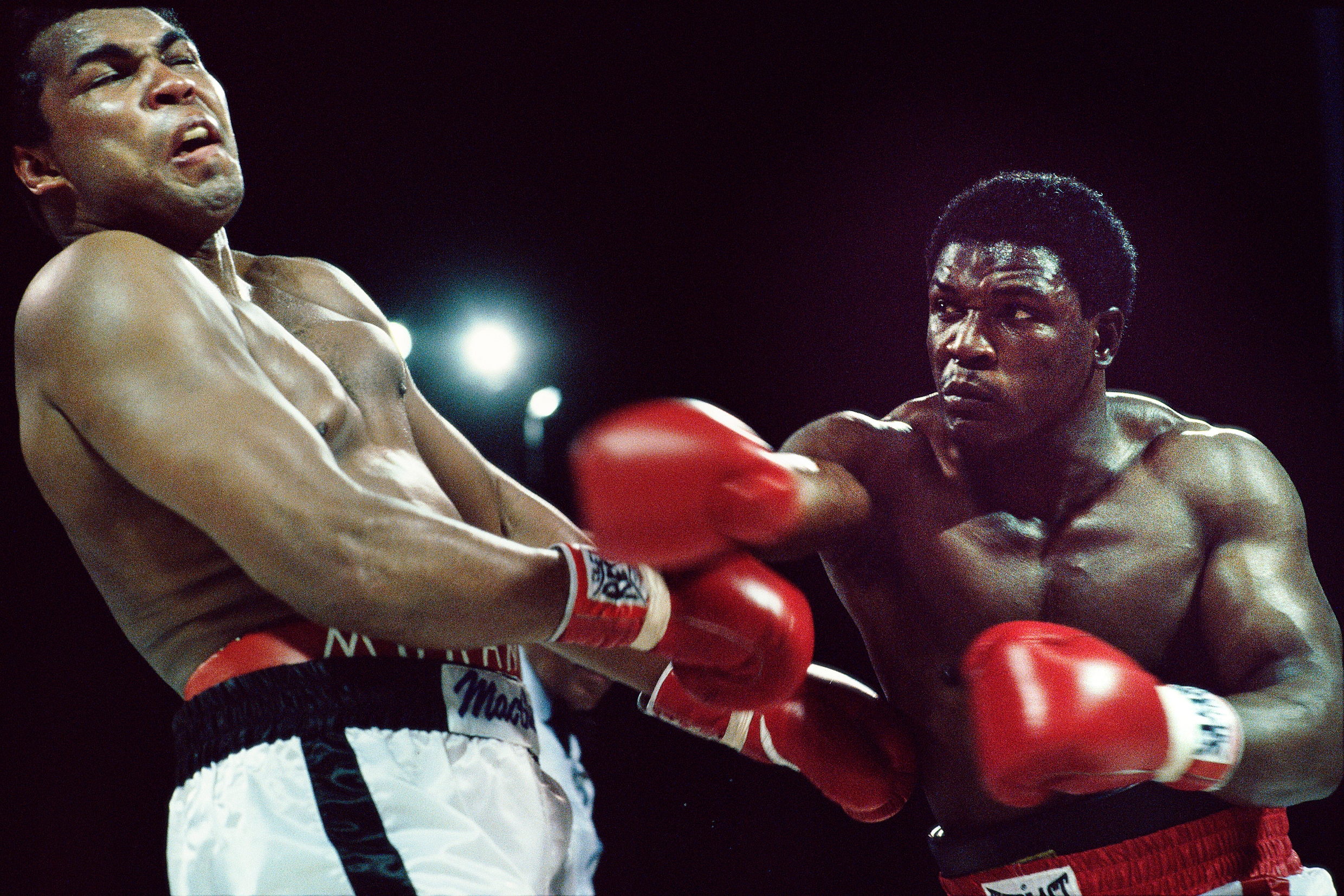 ‘Help je me als ik in de goot lig?’ vroeg bokser Muhammad Ali aan hem ...